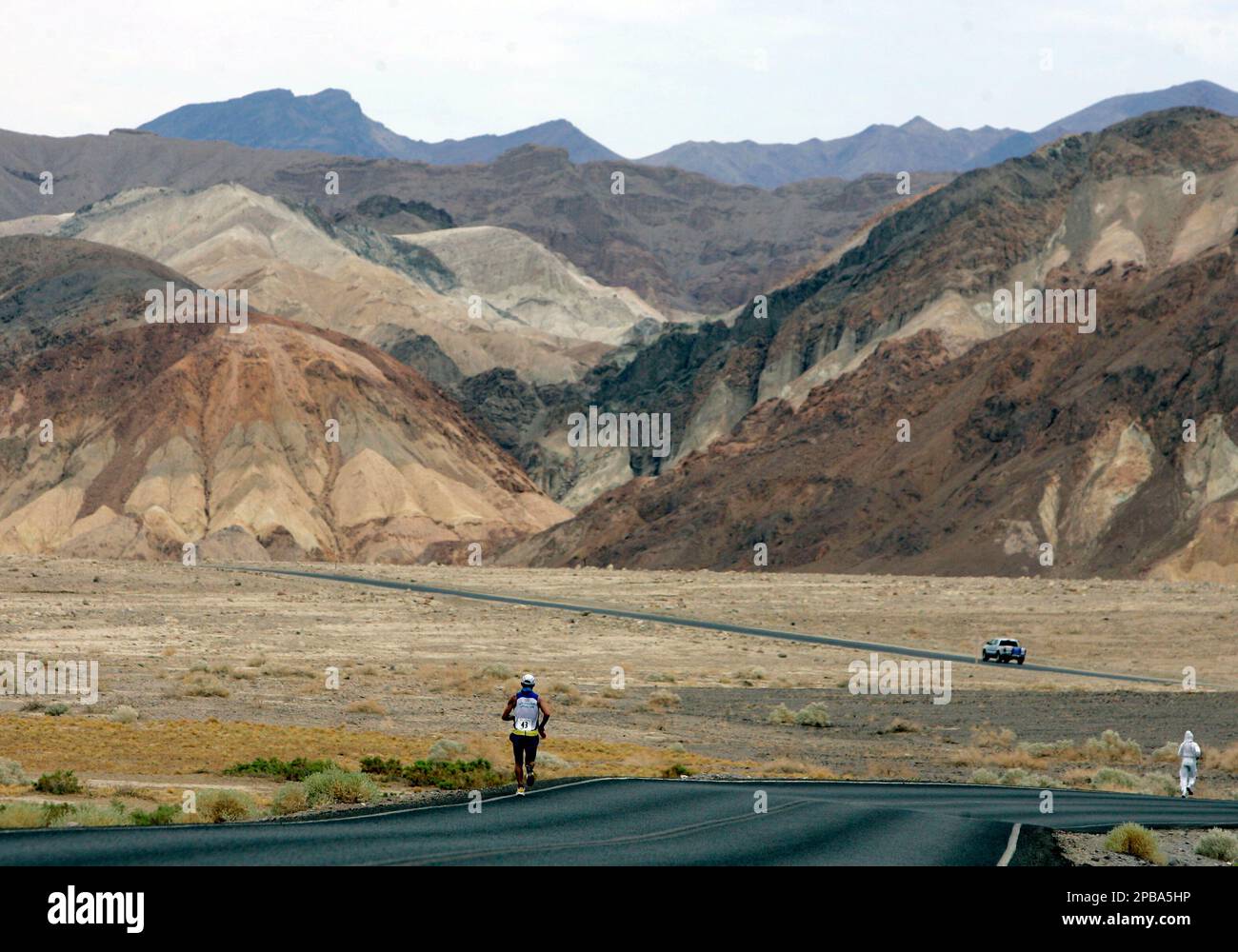 Valmir Nunes, of Brazil, runs in Kiehl's Badwater Ultramarathon in ...