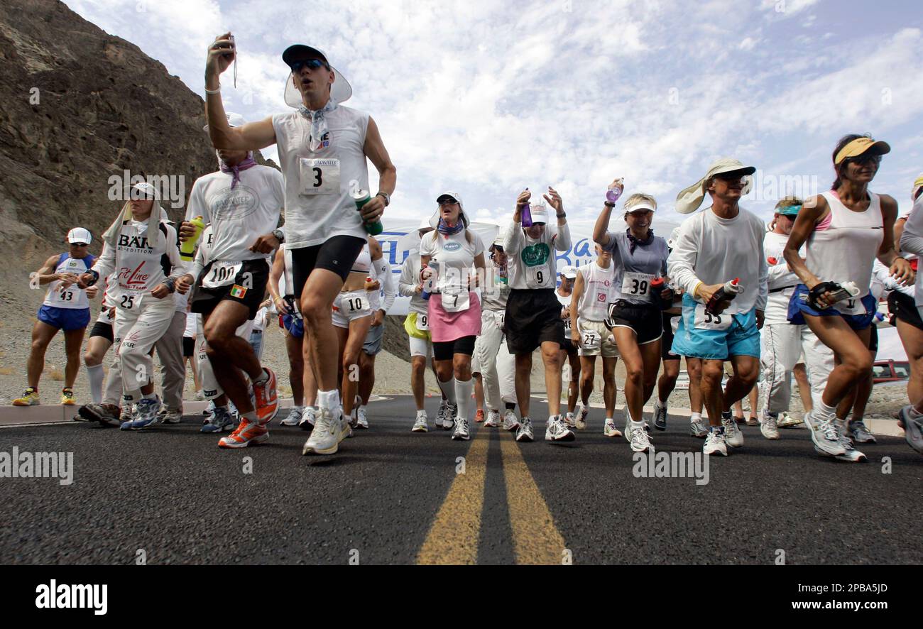 Racers in the final group start Kiehl's Badwater Ultramarathon in Death ...