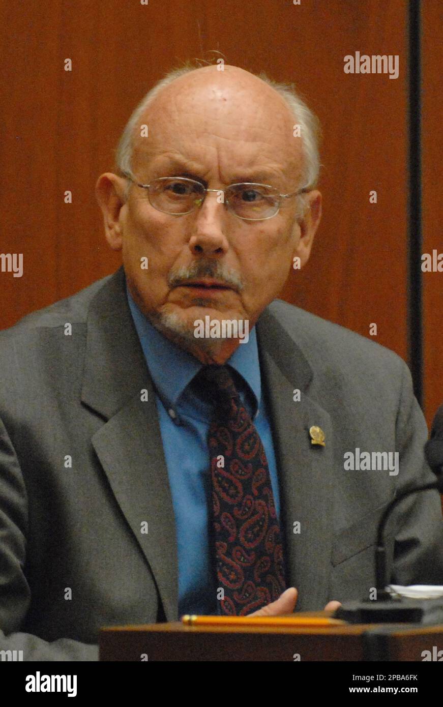 Witness Stuart James testifies during Phil Spector's murder trial at ...