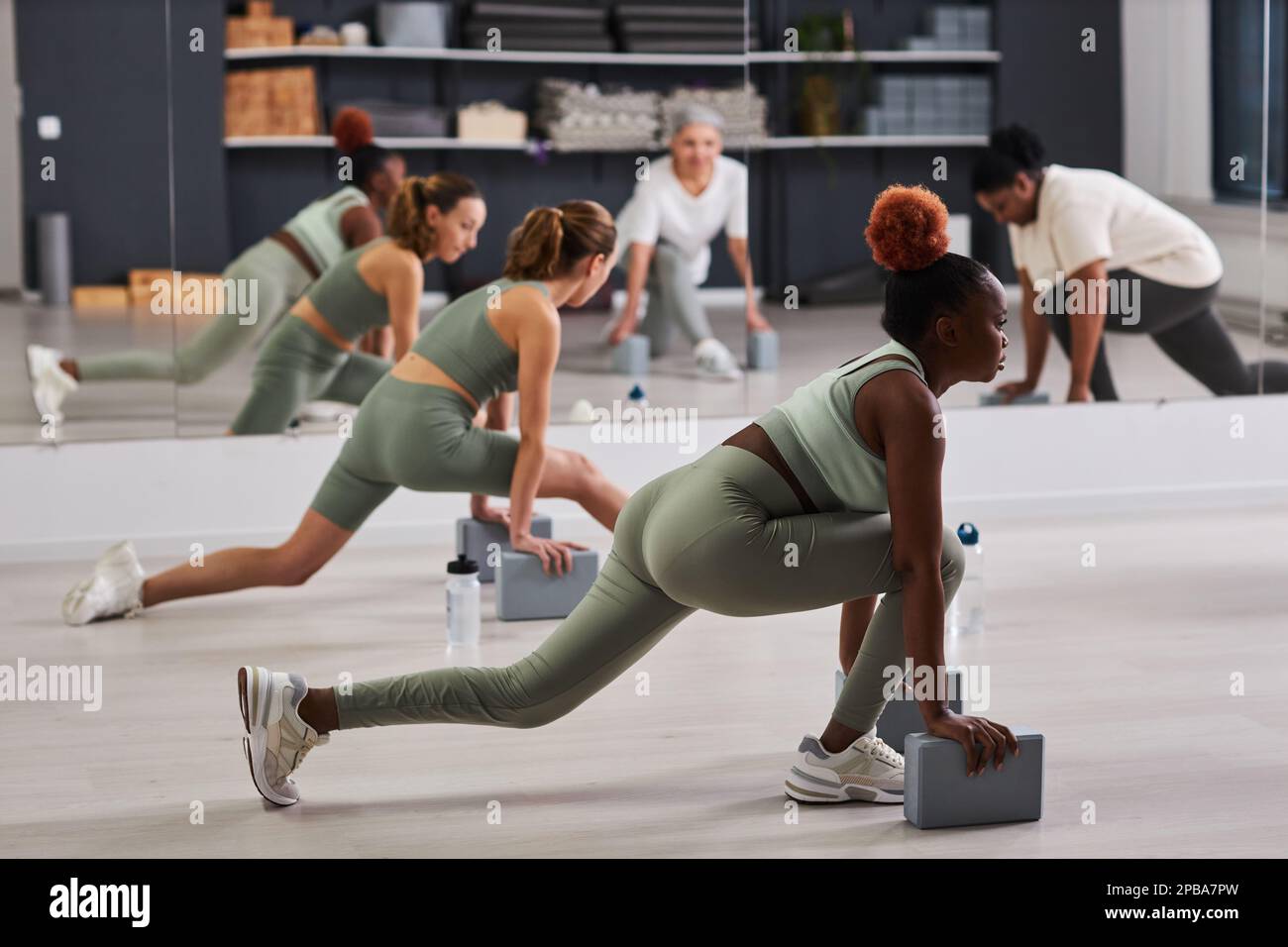 Diversity women group overweight hi-res stock photography and images ...