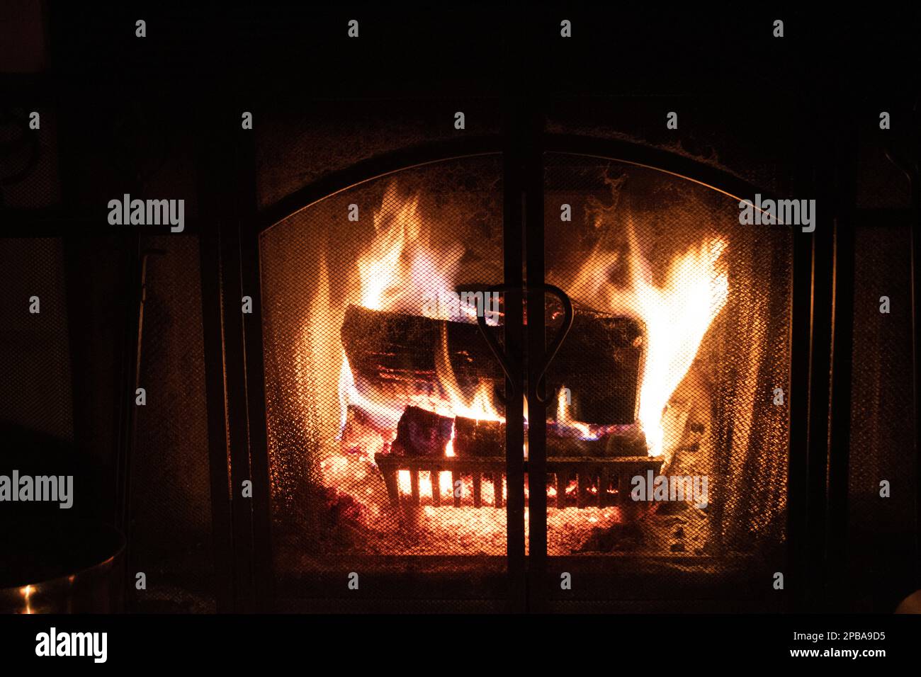 Smoke in brick fireplace fire hi-res stock photography and images - Alamy