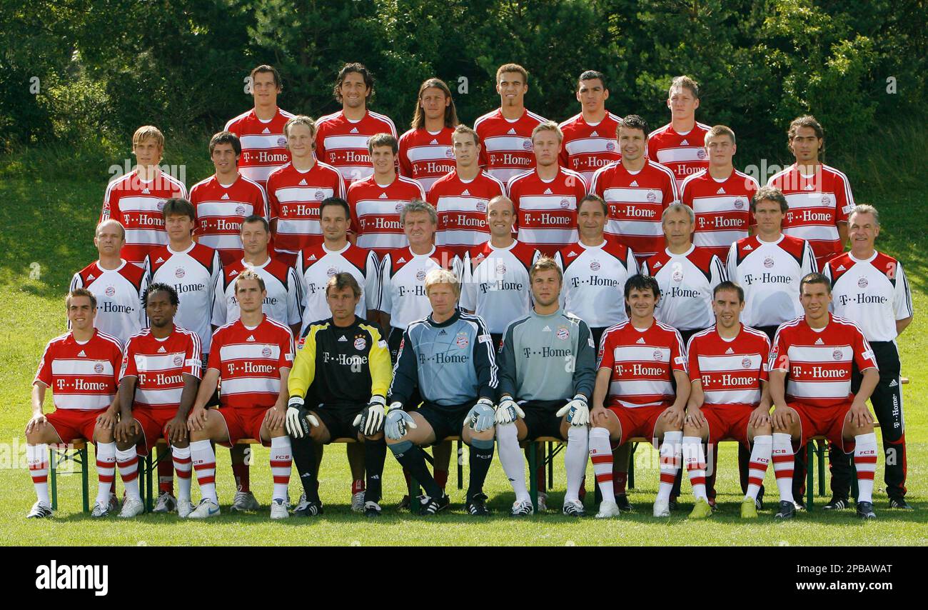 The team of FC Bayern Munich, back row: Daniel van Buyten from Belgium ...
