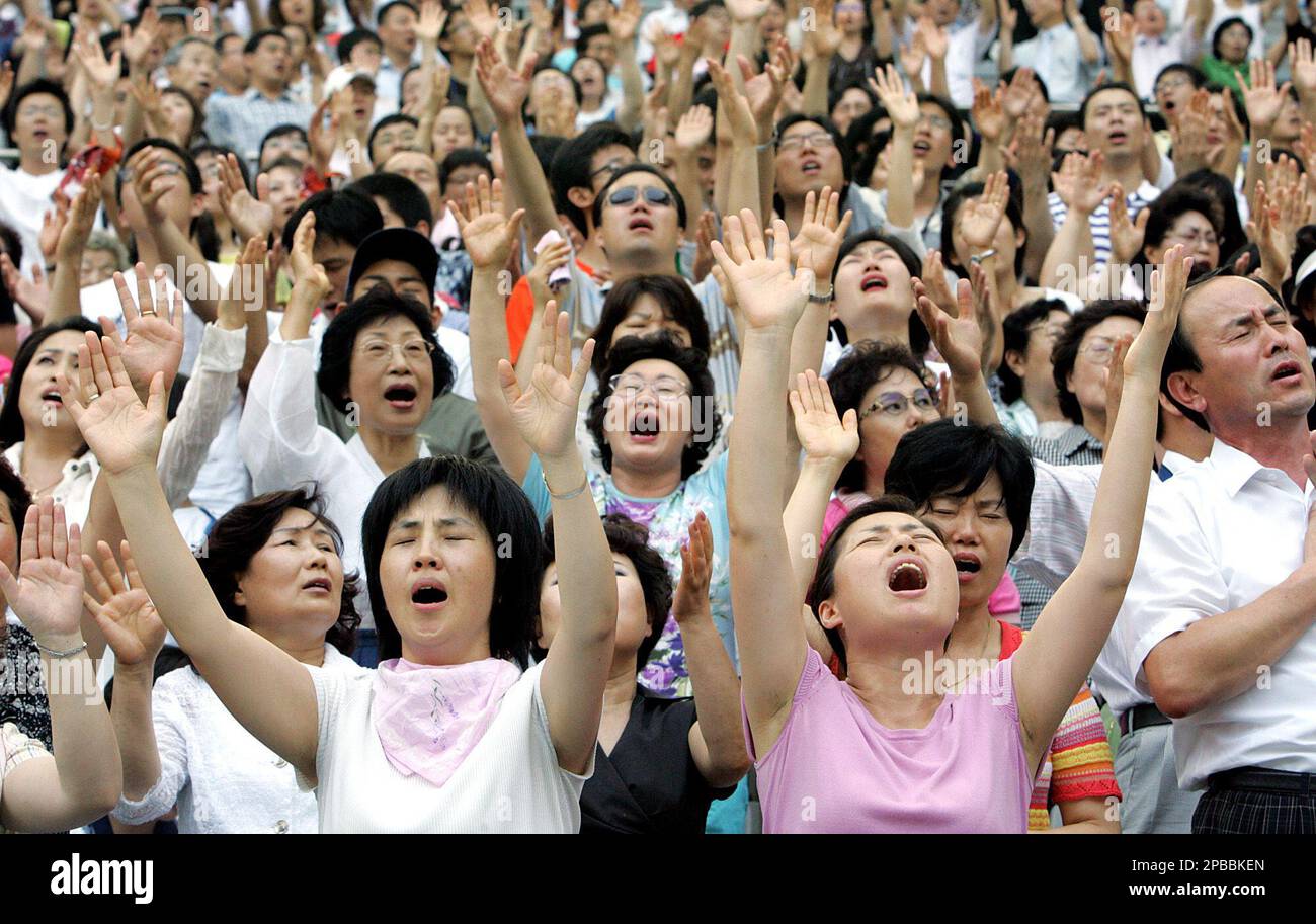 South Korean Christians pray during the 100th Anniversary Conference of ...