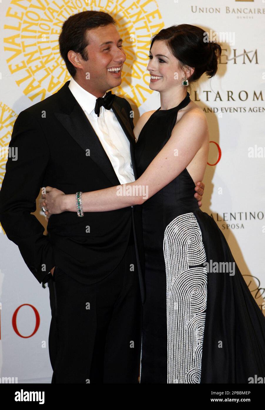 US Actress Anne Hathaway and her boyfriend Raffaello Follieri arrive at ...