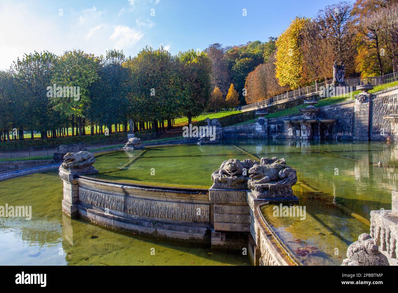 Fantastic sunny view on old fountain in Saint Claude park (Estate ...