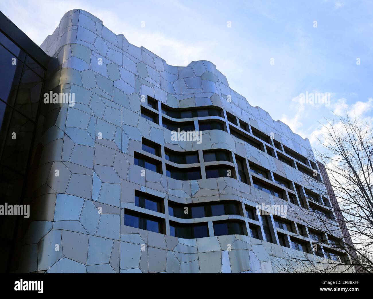 Metal clad building hi-res stock photography and images - Alamy