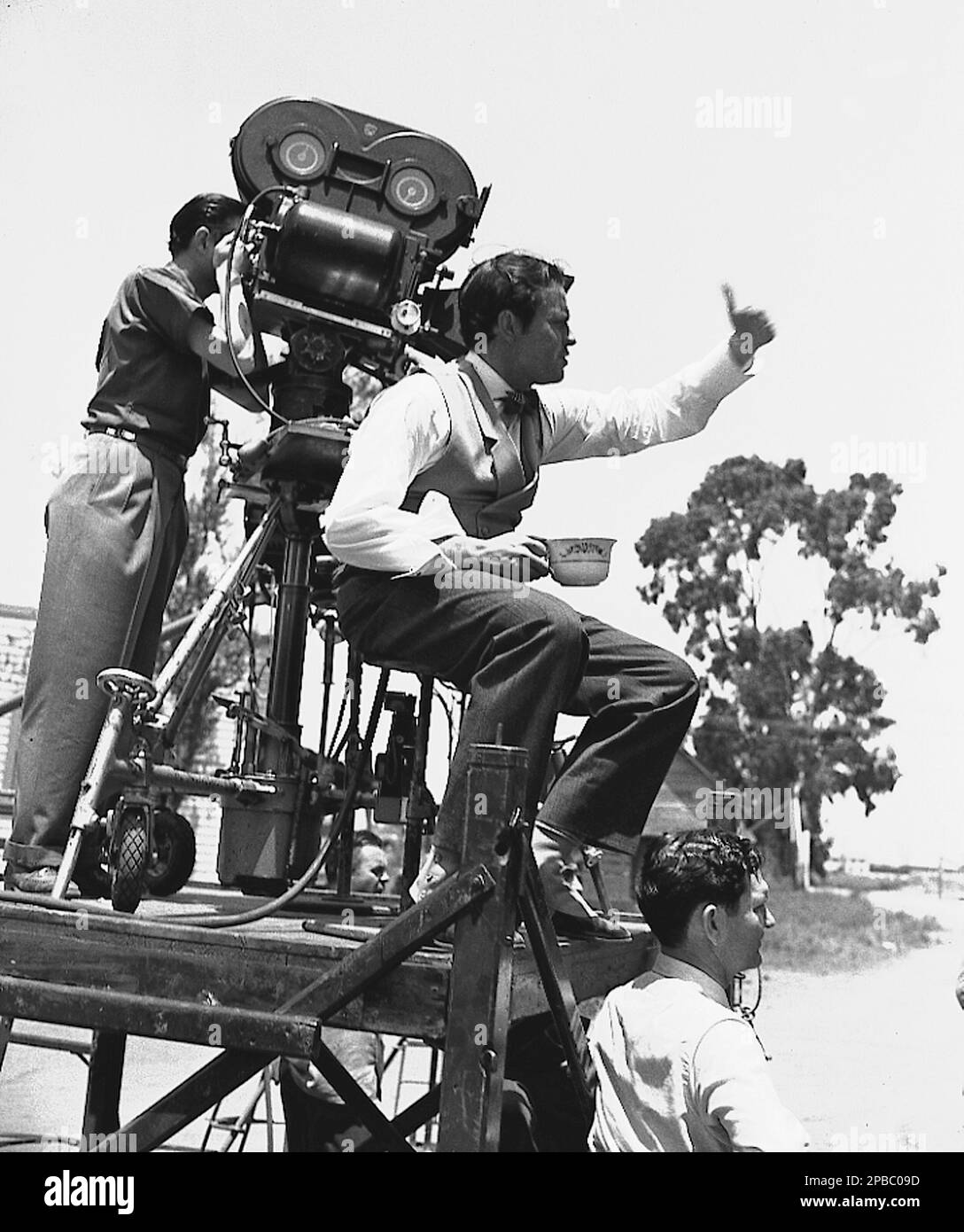 Orson Welles directs a scene from "Citizen Kane" on location in ...