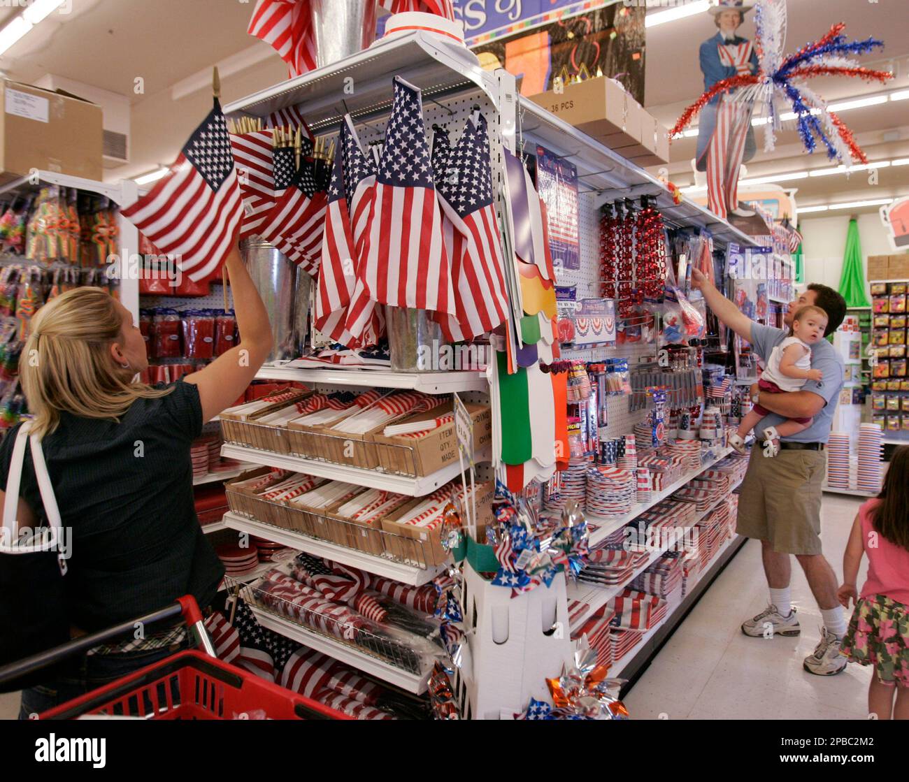 Alexandra Diamond picks out an American flag at Diddams party and ...