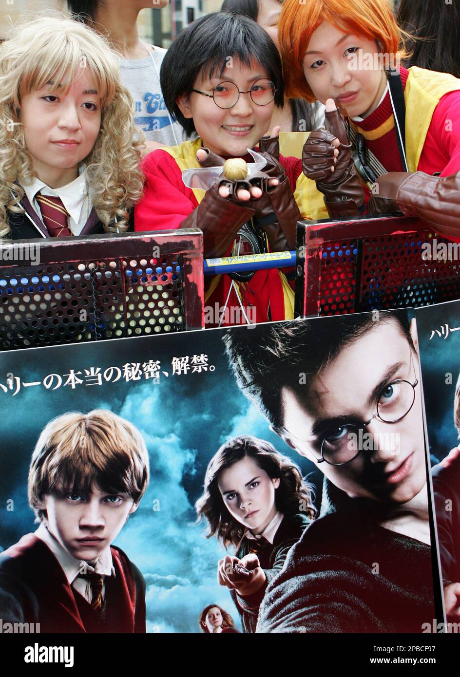 Japanese Harry Potter fans pose in Harry Potter outfits during Japan ...