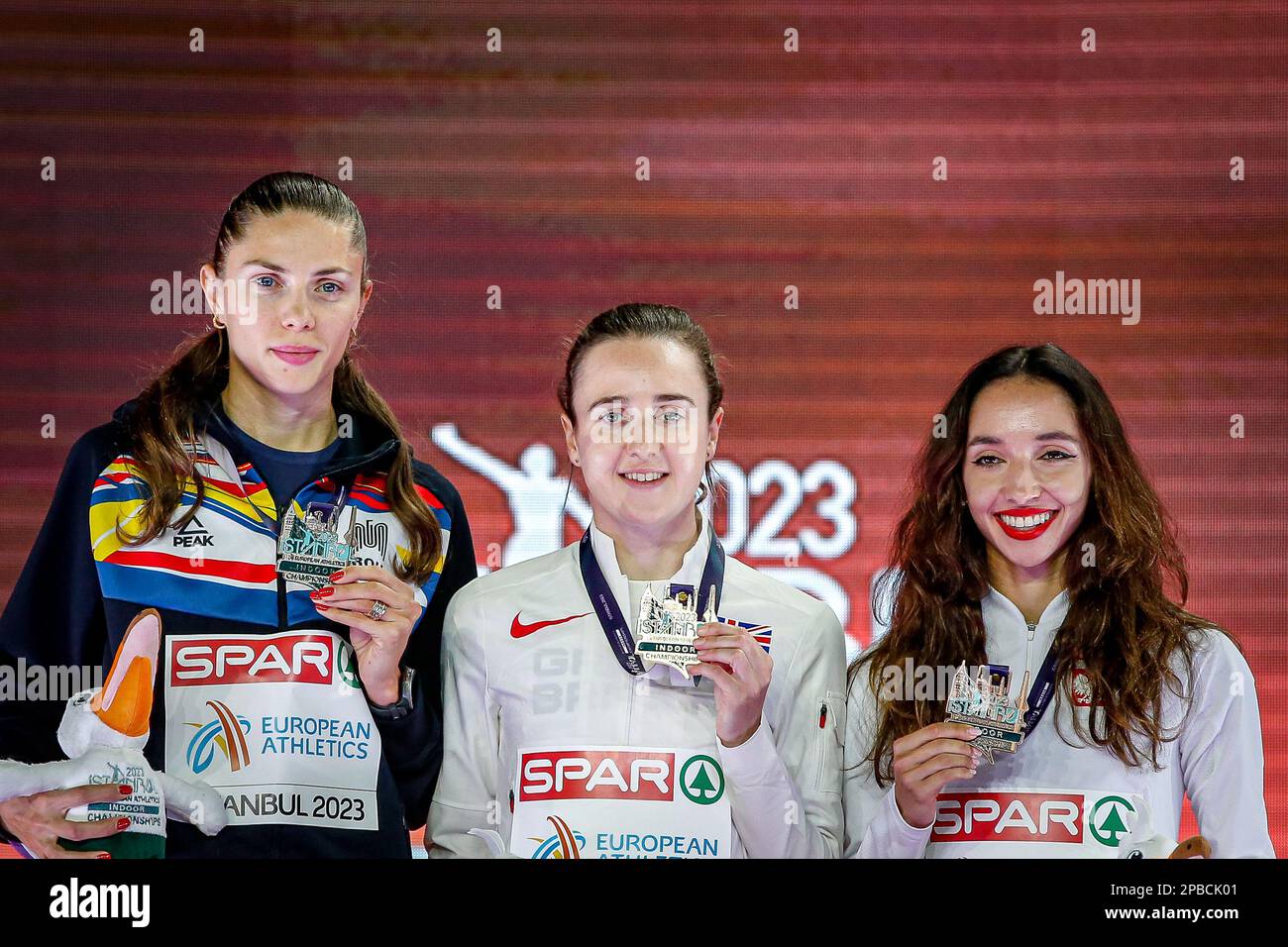ISTANBUL, TURKEY - MARCH 04: Laura Muir of Great Britain, Sofia Ennaoui ...