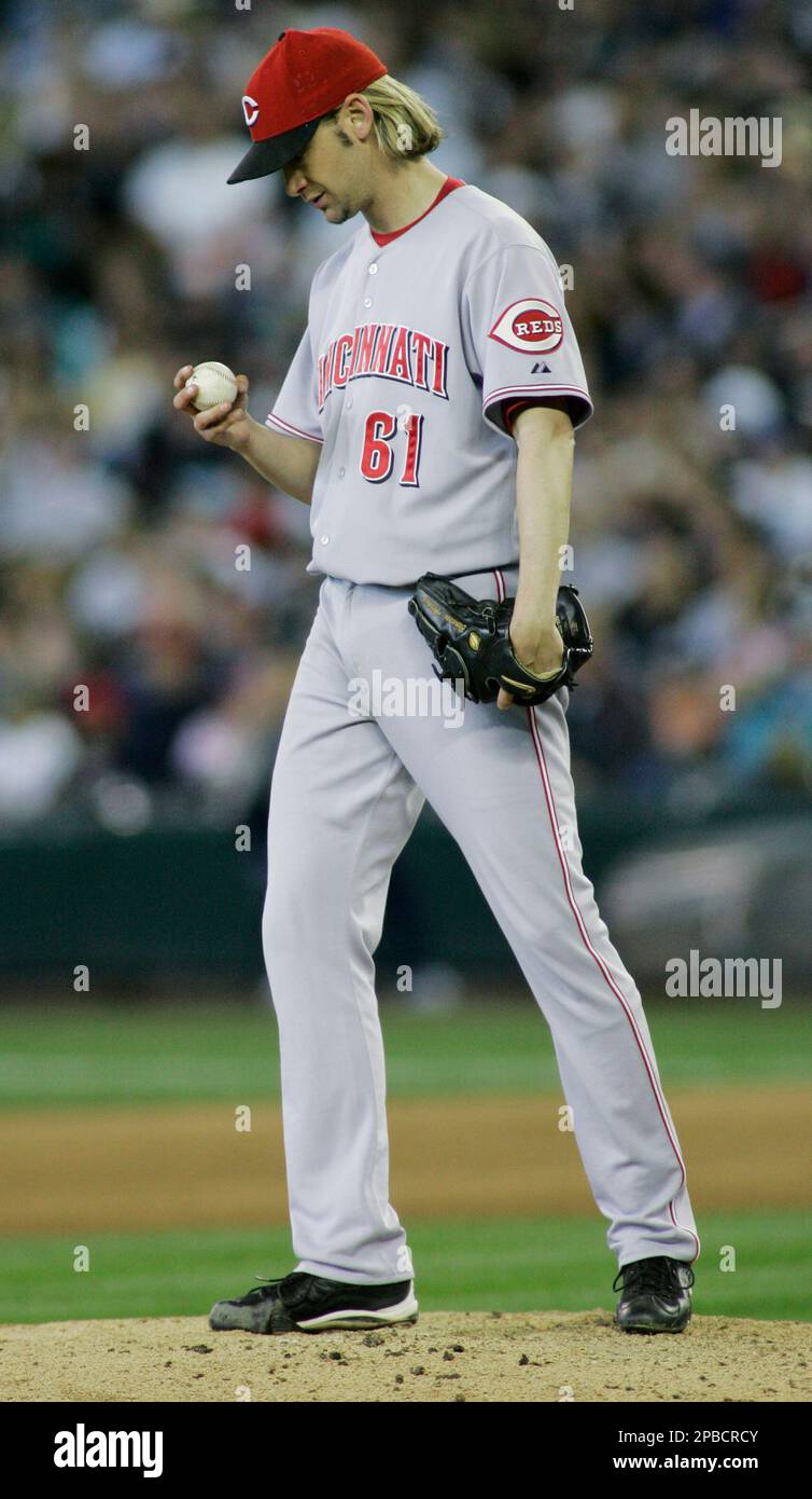 Cincinnati Reds starting pitcher Bronson Arroyo stands on the mound ...