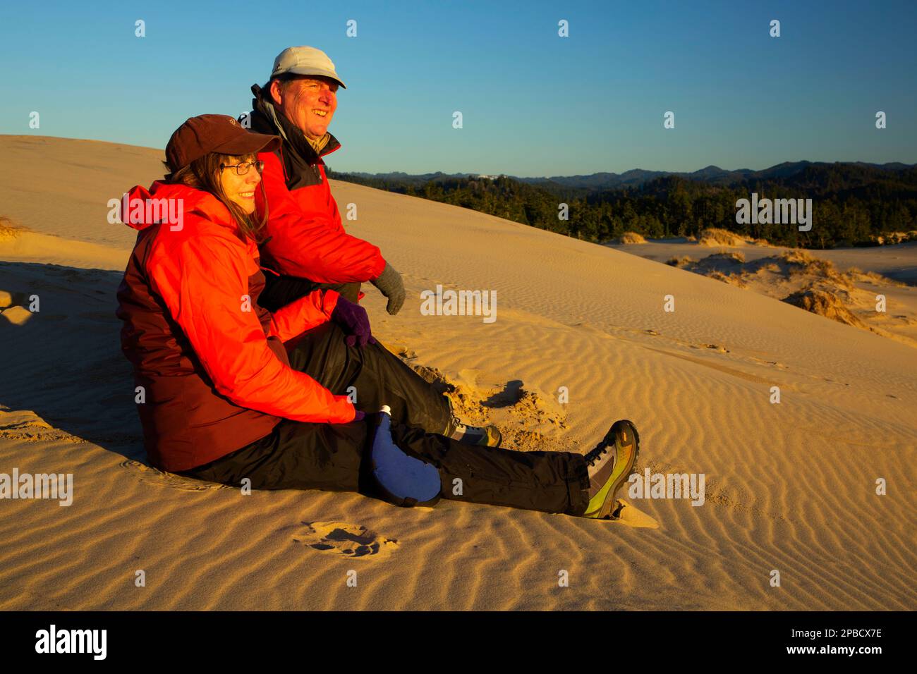 Hikers on Umpqua Dunes, Umpqua Dunes Scenic Area, Oregon Dunes National ...