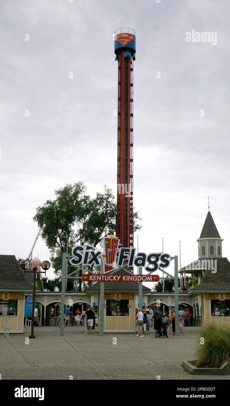 The Superman Tower of Power ride rises above the entrance to Six Flags ...