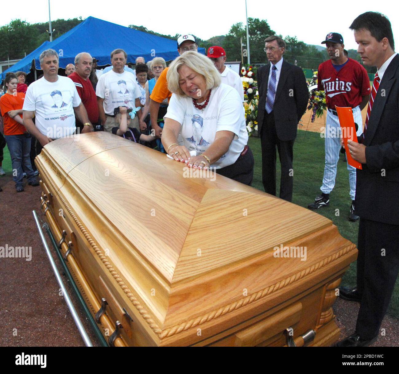 Phyllis Riddle reacts as the casket of her brother Larry Harold "Moe ...