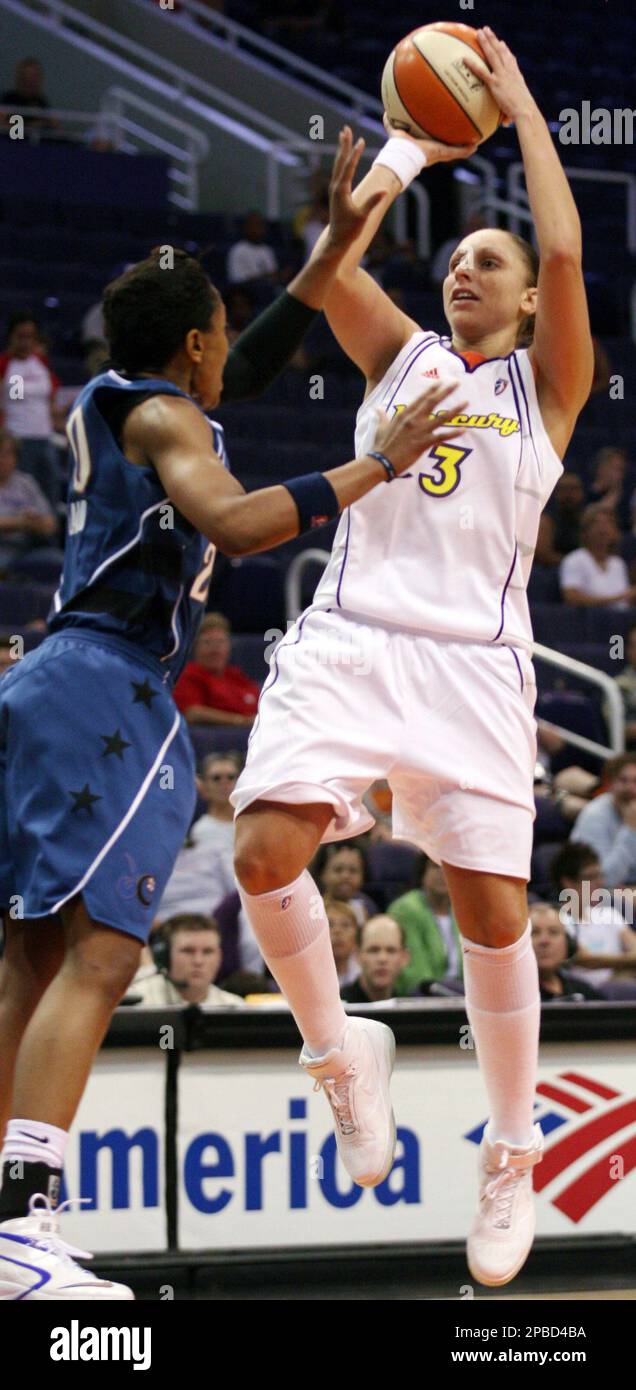 Phoenix Mercury guard Diana Taurasi (3) shoots for three points over ...