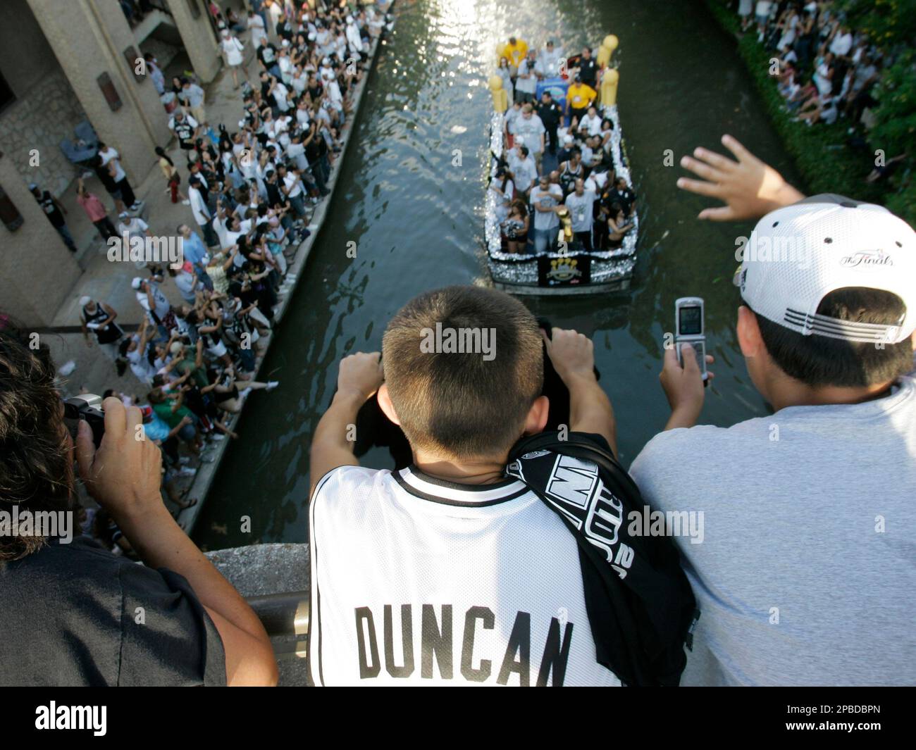 San Antonio Spurs fans cheer for Spurs players as they pass during a ...