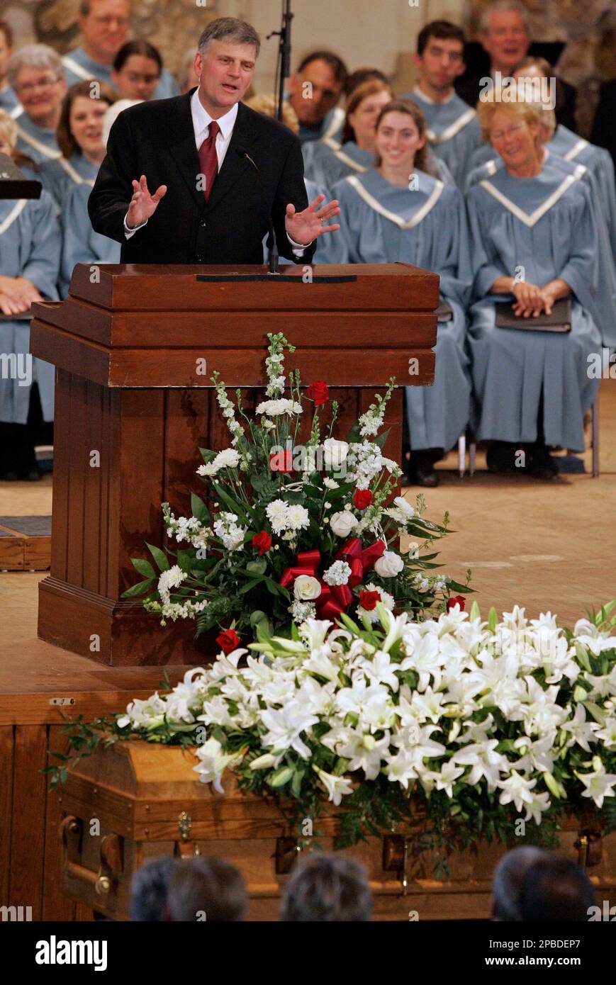 Franklin Graham speaks during a memorial service for his mother, Ruth ...