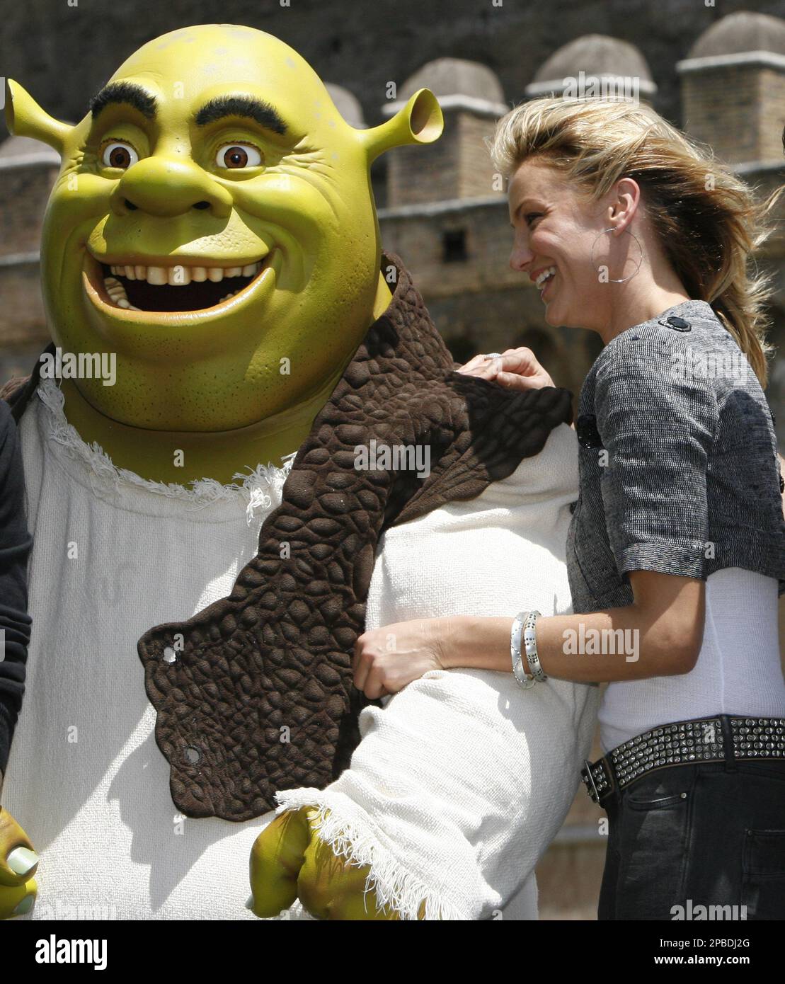 U.S. actress Cameron Diaz poses with a model of the character 'Shrek ...