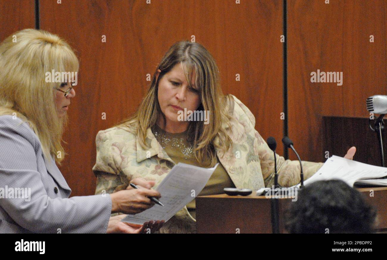 Defense Attorney Linda Kenny Baden questions prosecution witness Donna ...