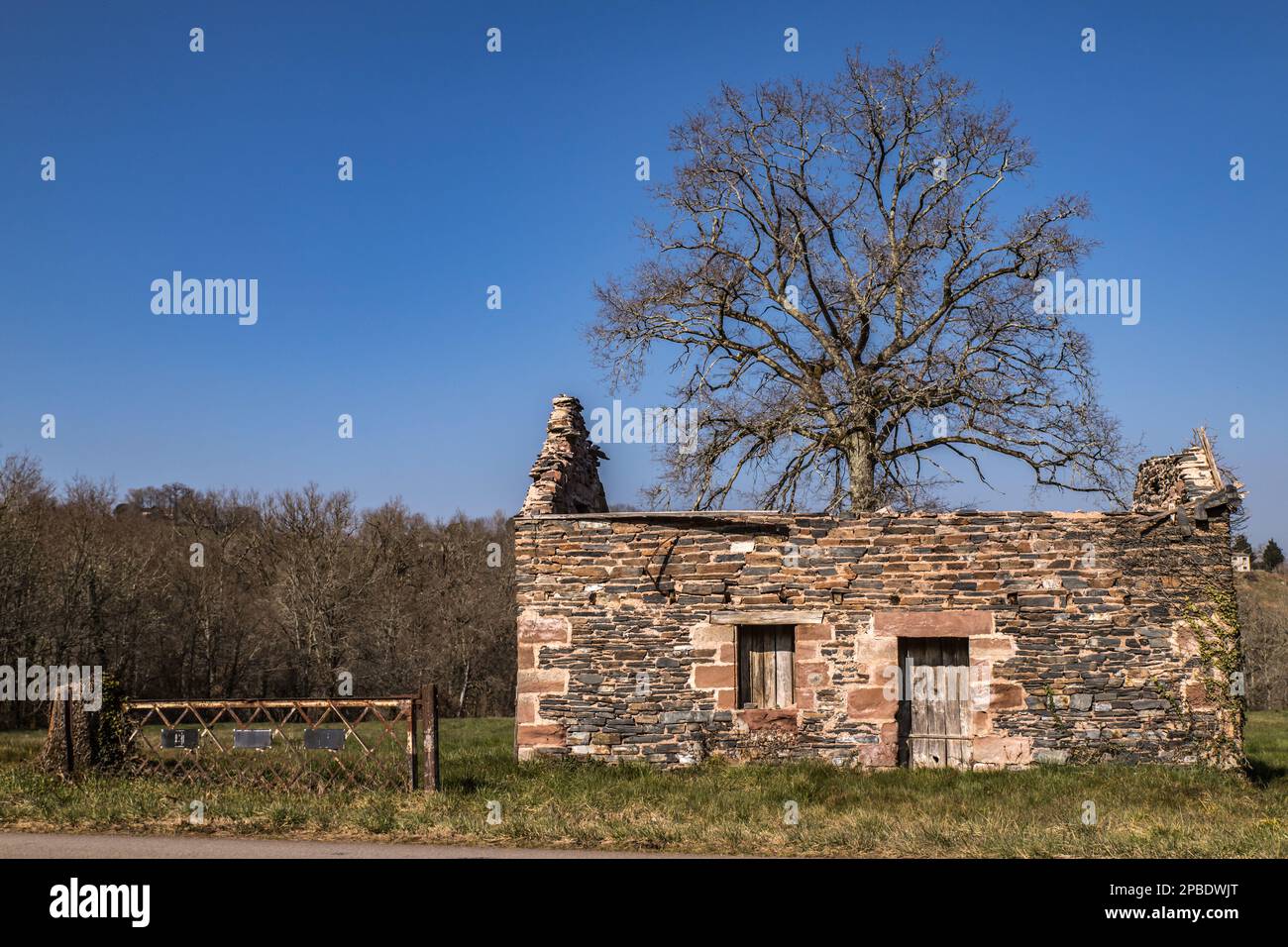 Pierre en ruine hi-res stock photography and images - Alamy