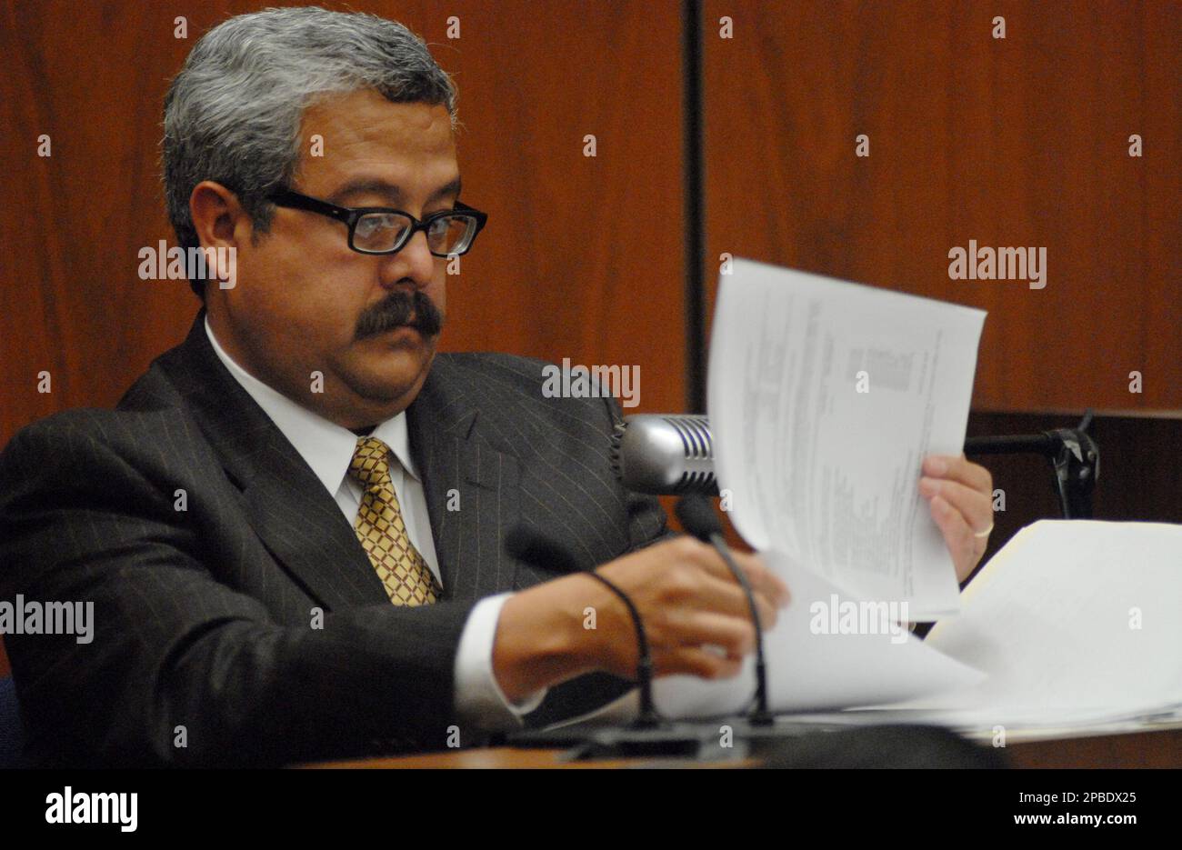 Los Angeles Sheriffs Department Criminalist Steve Renteria looks ...