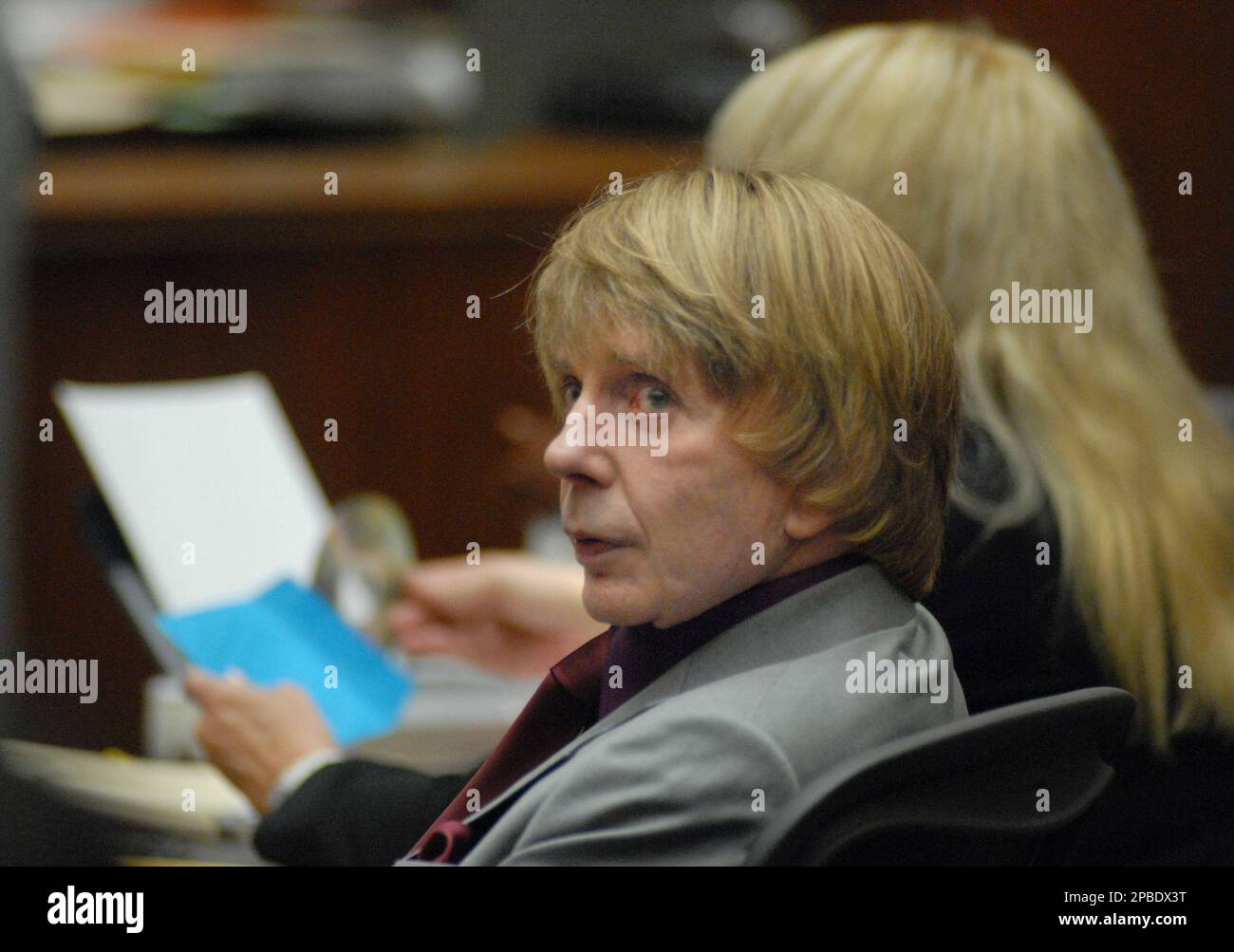Phil Spector looks around during his murder trial at Los Angeles ...