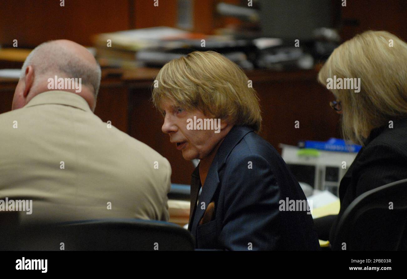 Defense Attorney Bruce Cutler, left, listens as defendent Phil Spector ...