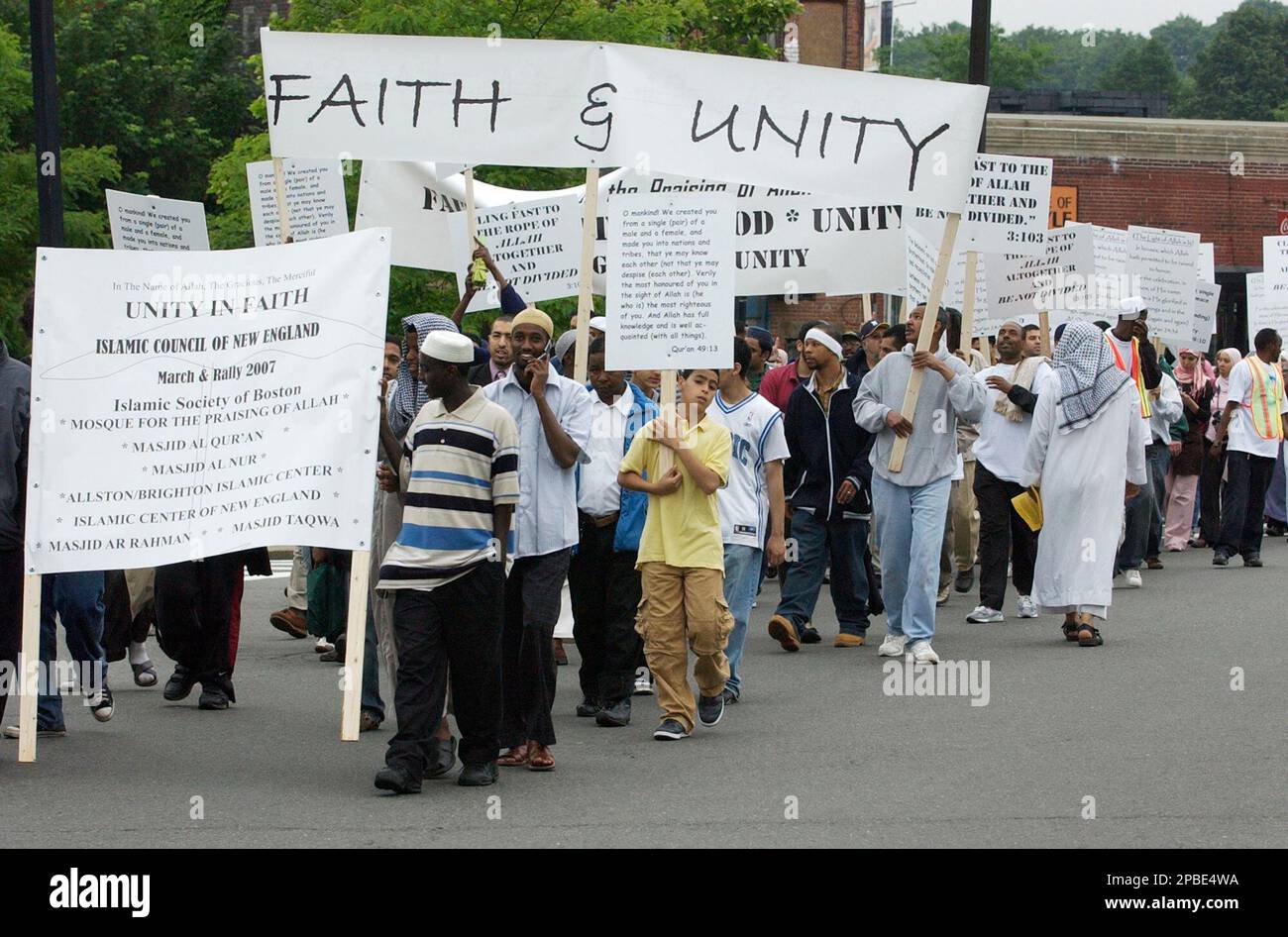 A crowd of about 300 people make their way toward the Islamic Society ...