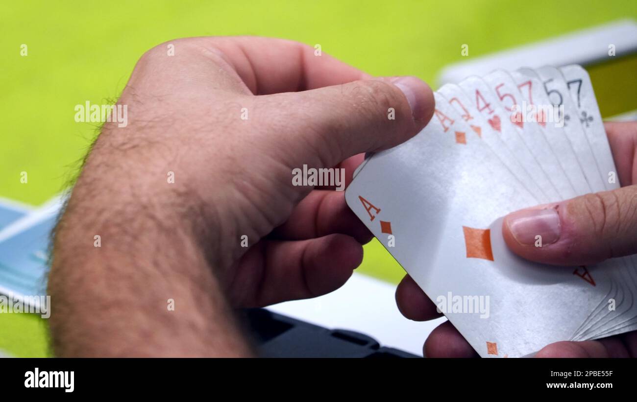 Hand cards bridge hi-res stock photography and images - Alamy