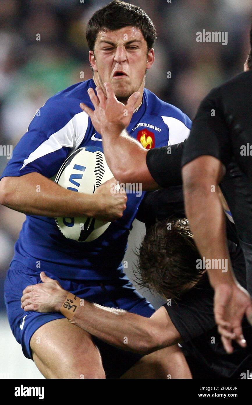France's Lionel Mazars is tackled by New Zealand All Blacks' Nick Evans ...