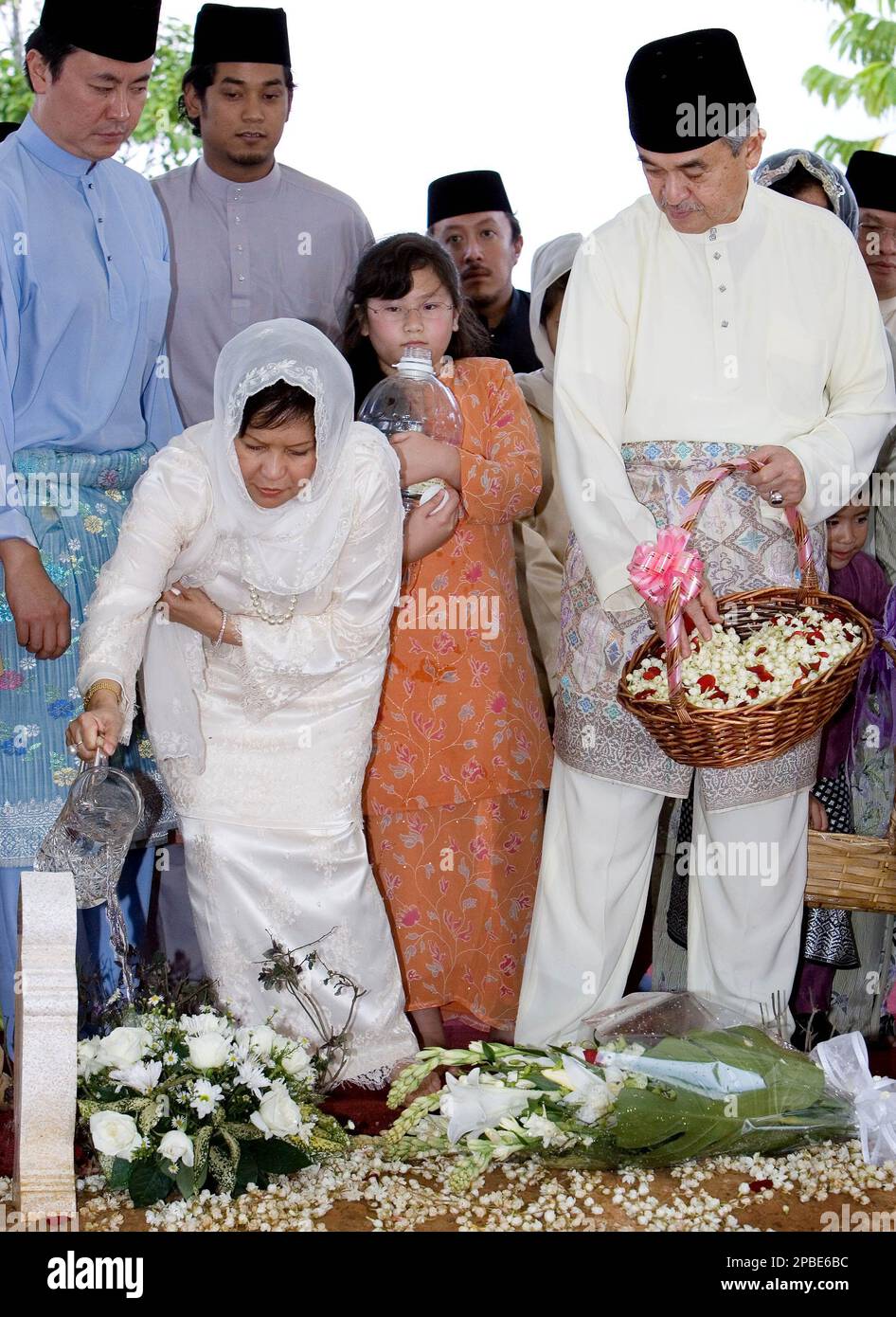 Jeanne Abdullah, new wife of Malaysian Prime Minister Abdullah Ahmad ...
