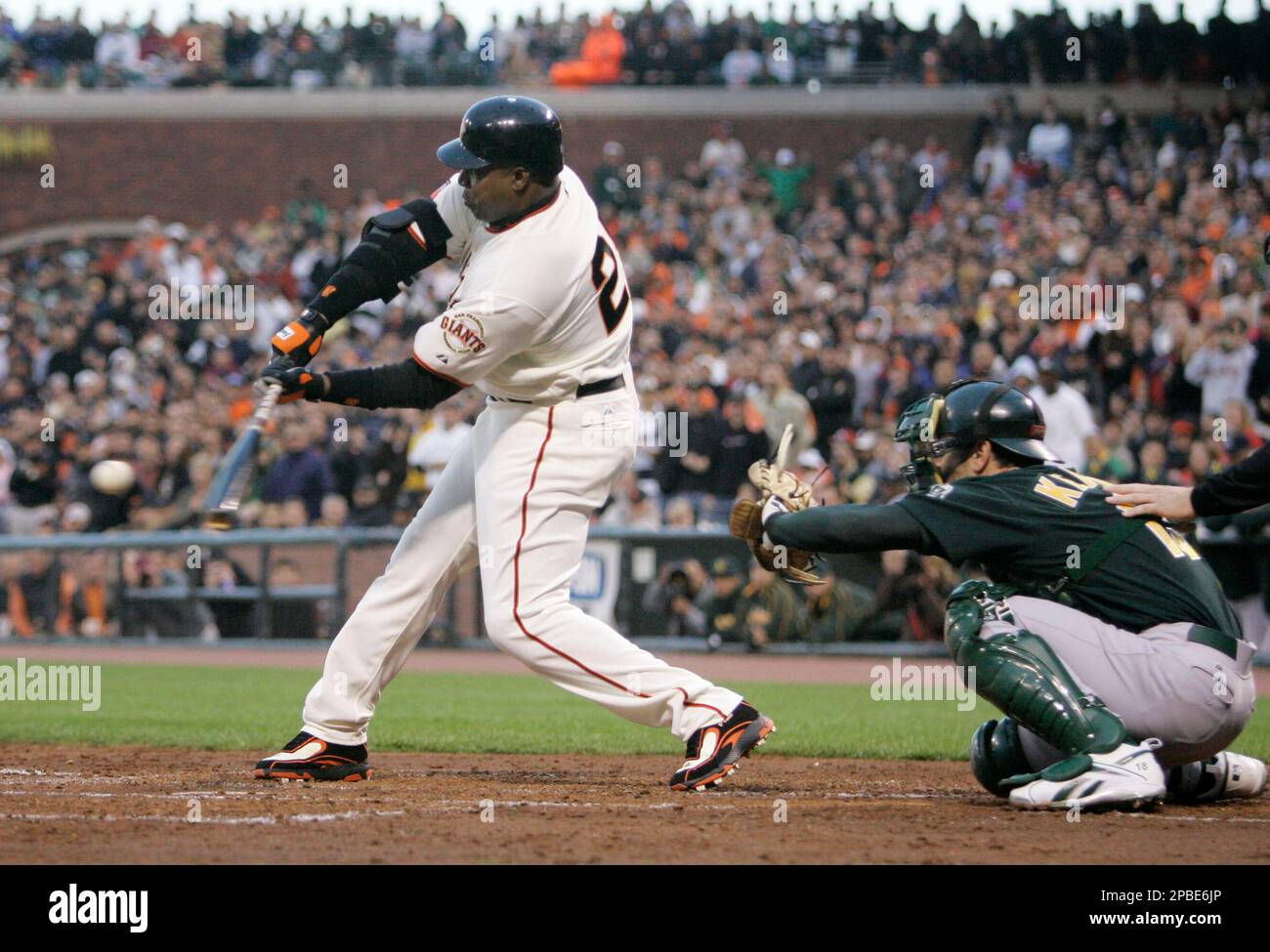 San Francisco Giants' Barry Bonds grounds out with the bases loaded ...