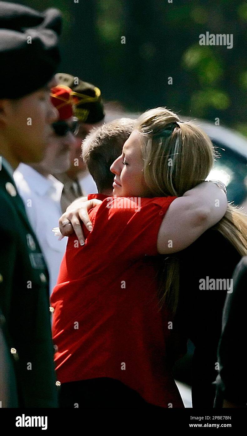 Sarah O'Niell, right, the fiancee of Army Pfc. Matthew Alan Bean ...