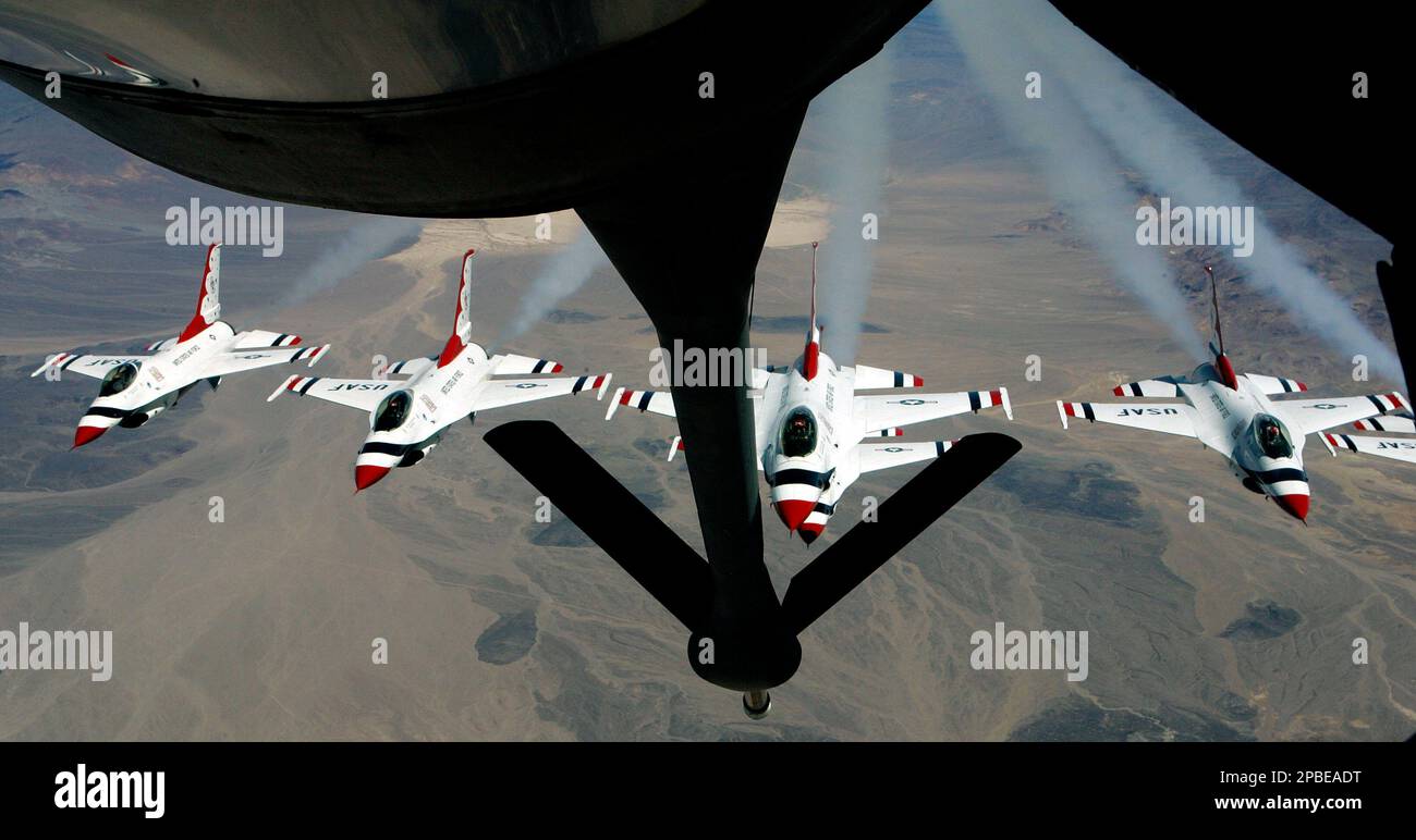 The US Air Force Thunderbirds flight demonstration team fly in ...
