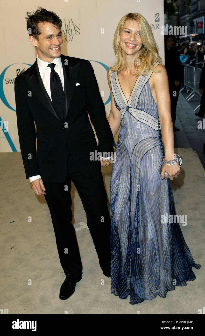 Hugh Dancy and Claire Danes pose for a picture at the CFDA Fashion ...