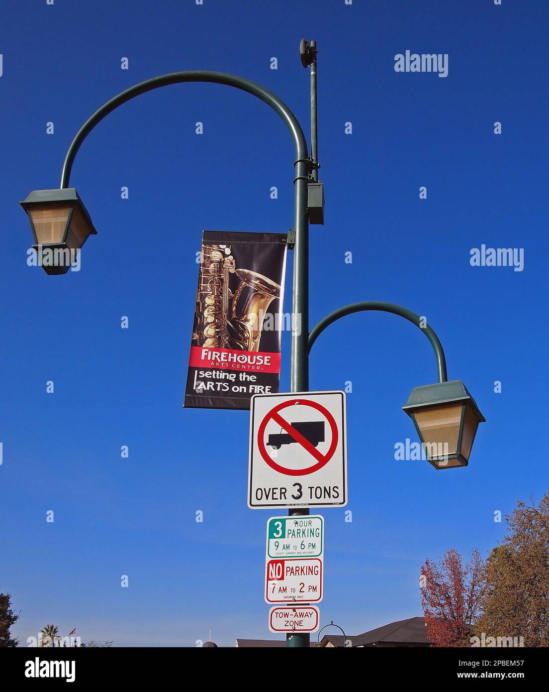 Signs in light hi-res stock photography and images - Alamy