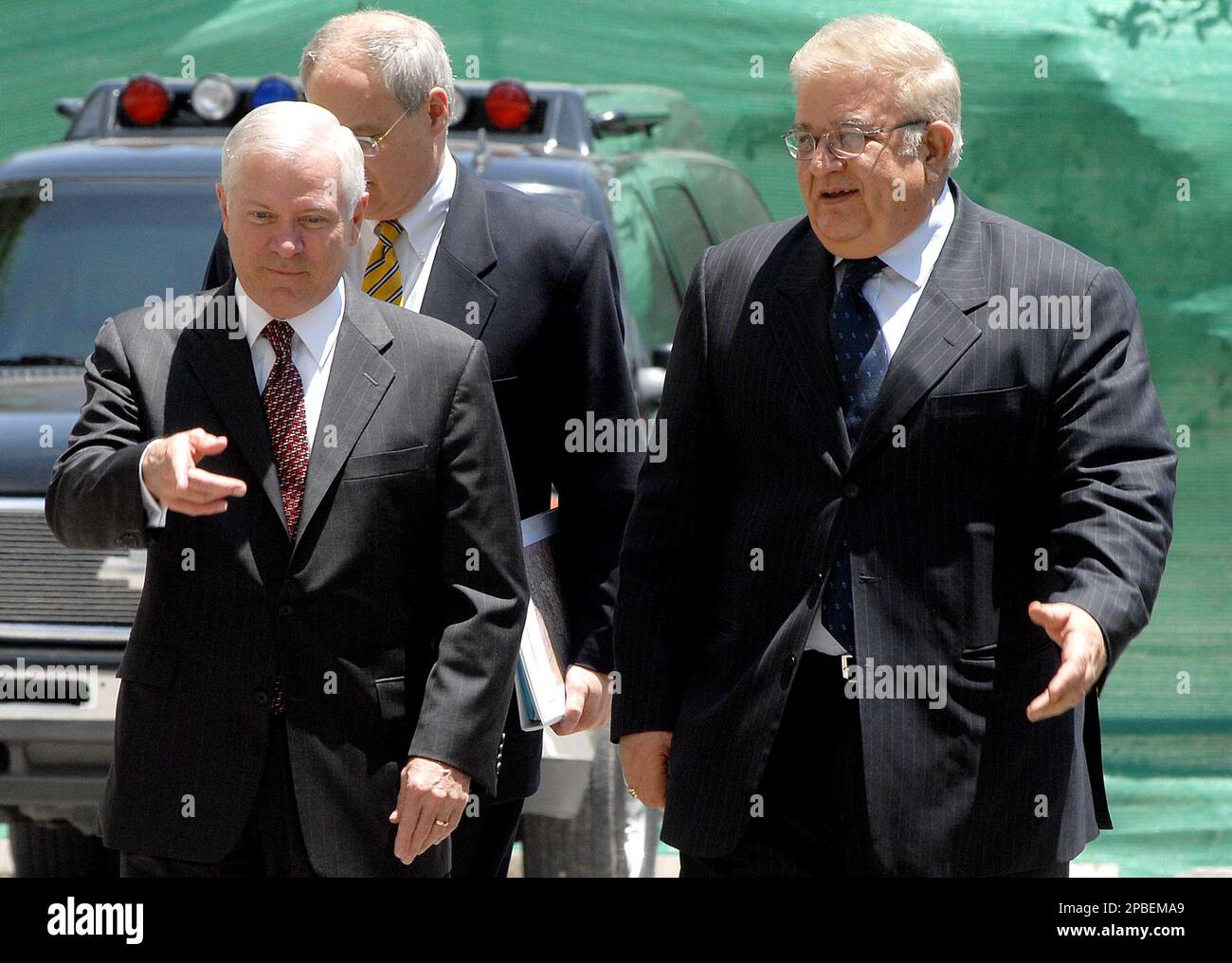 U.S. Defence Secretary Robert Gates, left, and Afghan Defense Minister ...
