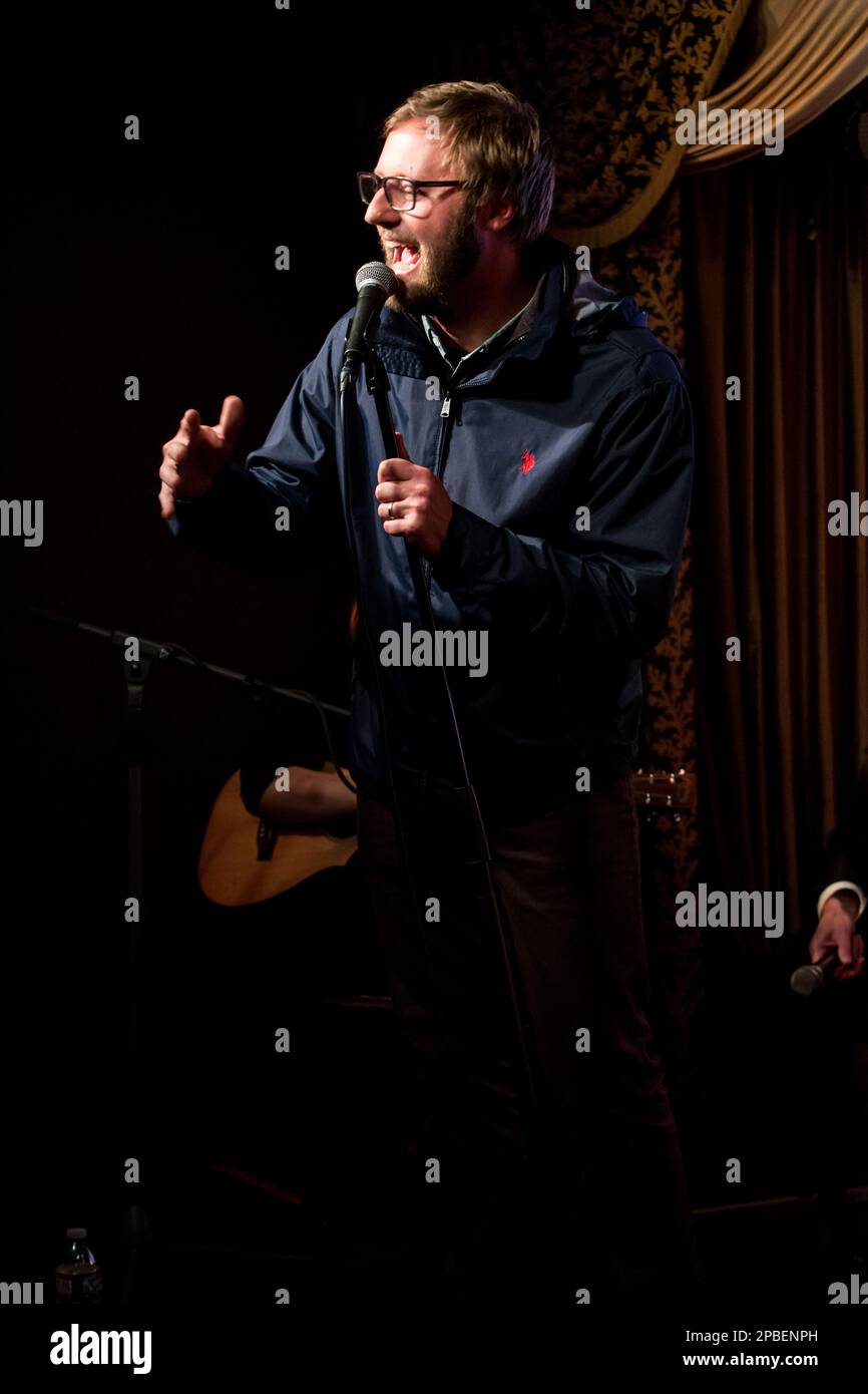 Stand up comedian and stage hi-res stock photography and images - Alamy