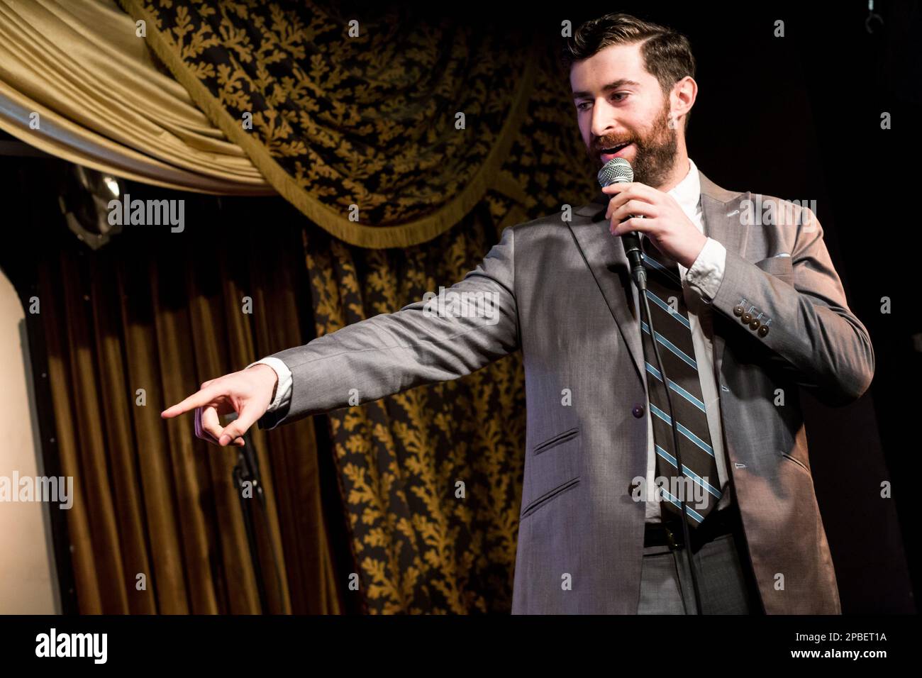 Talk show onstage hi-res stock photography and images - Alamy