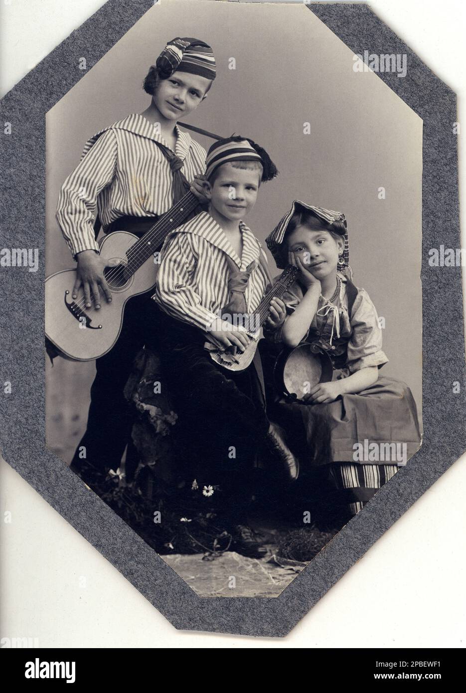 1930 , Germany : Three brothers in florkloristic South Italian costumes ...