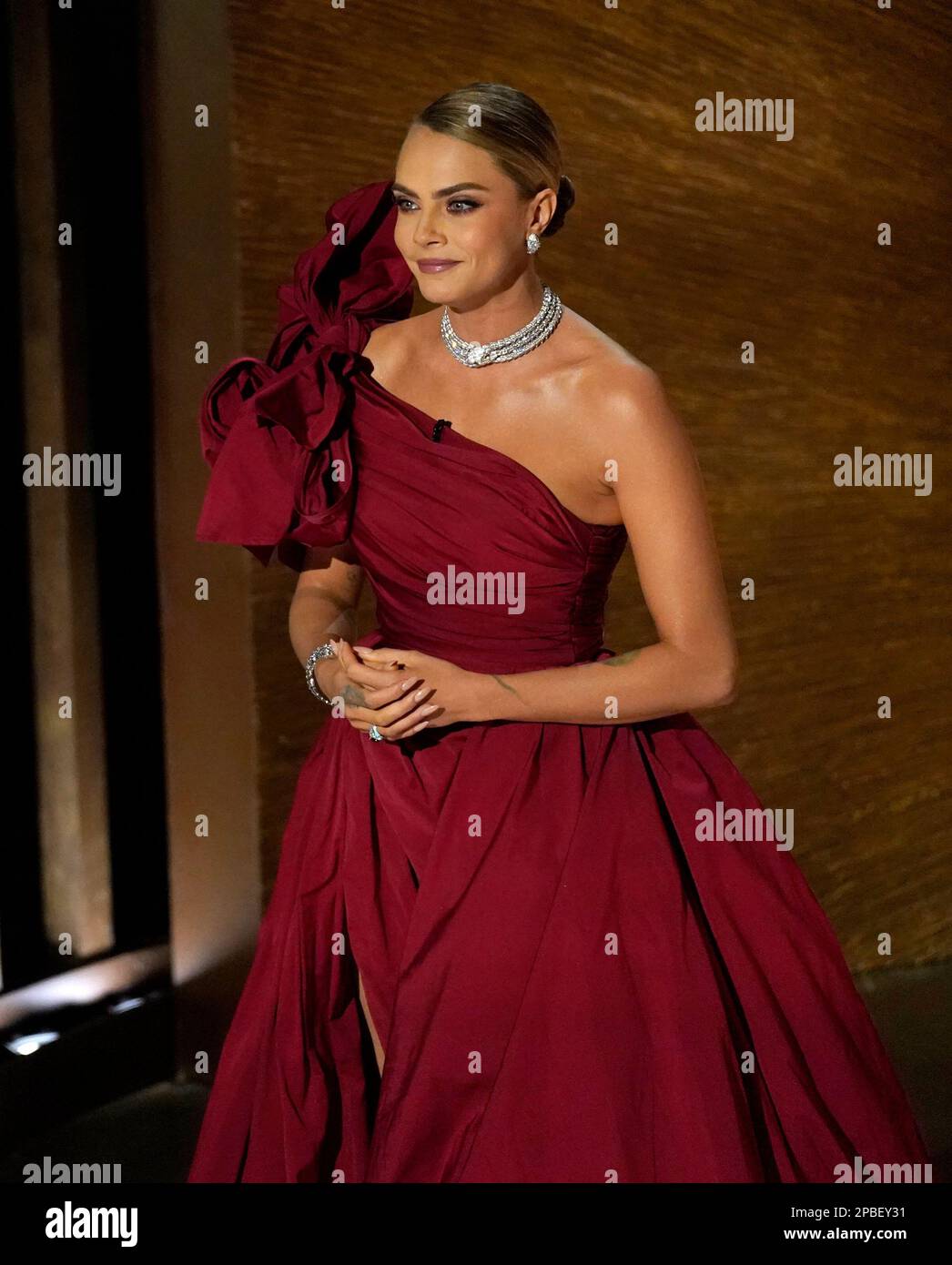 Cara Delevingne introduces a performance by Diane Warren and Sofia ...