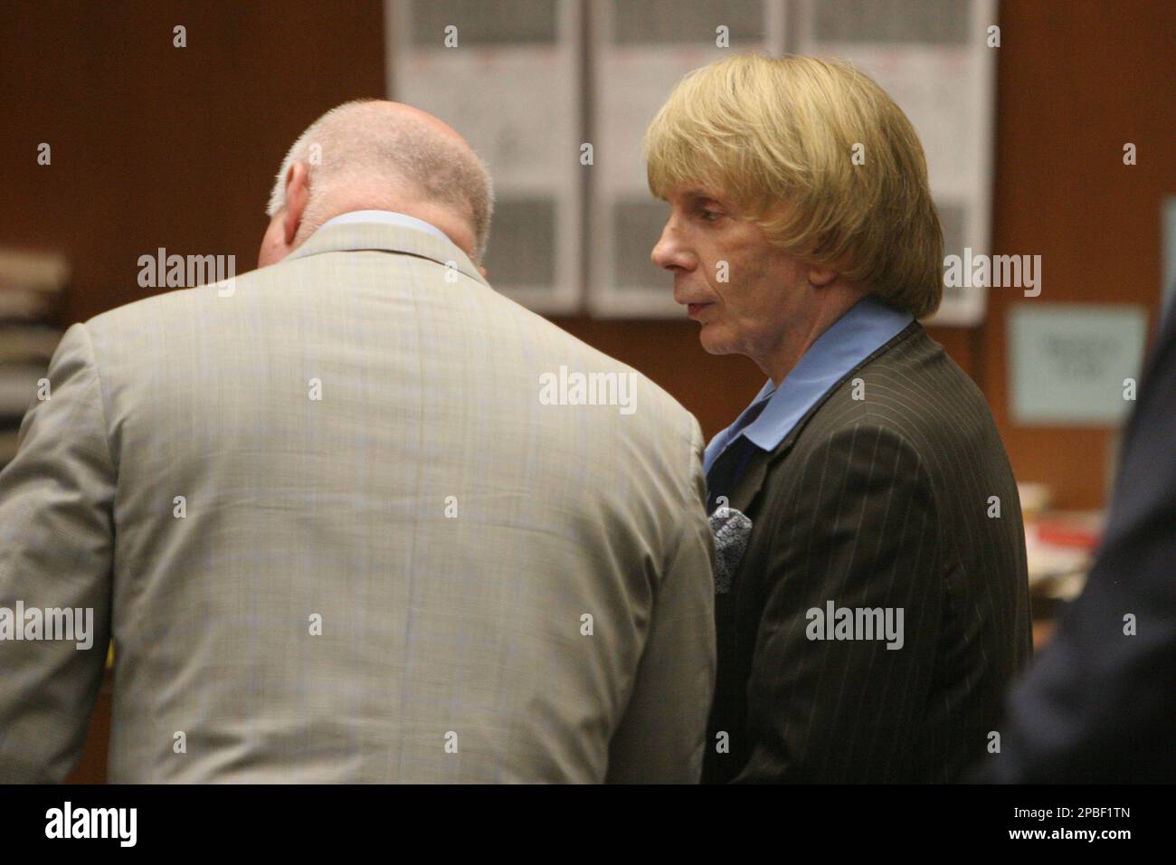 Music producer Phil Spector talks to defense attorney Bruce Cutler ...