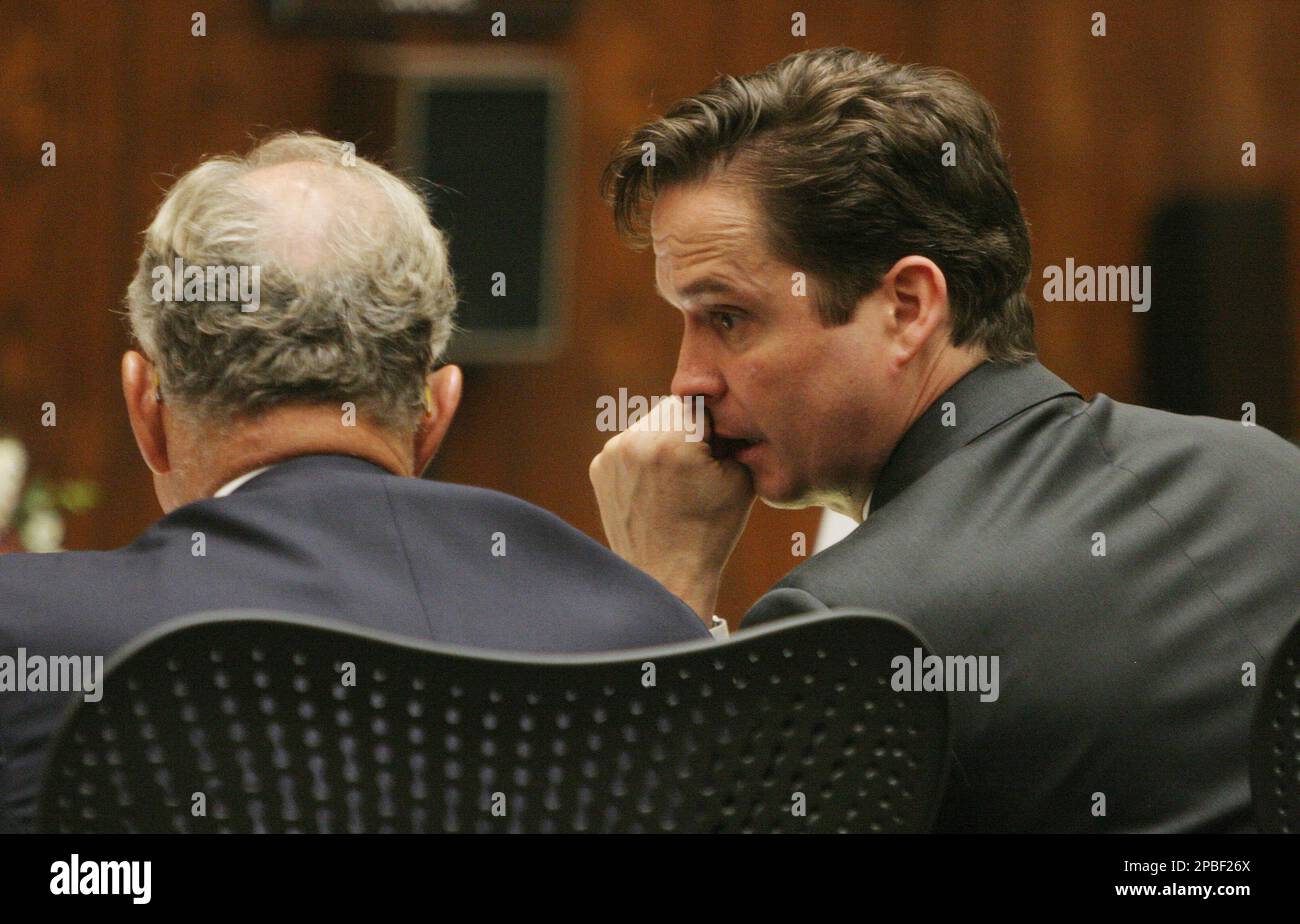 Deputy District Attorney Alan Jackson, right, confers with colleague ...