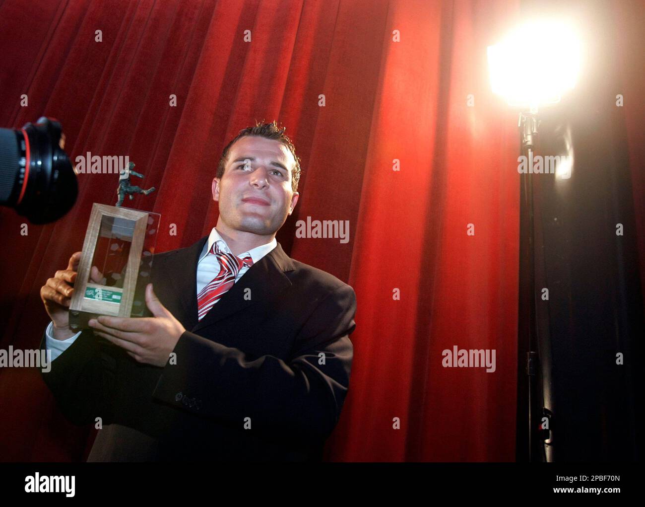 Alex Frei, Credit Suisse Player of the year, steht nach der Ehrung im ...