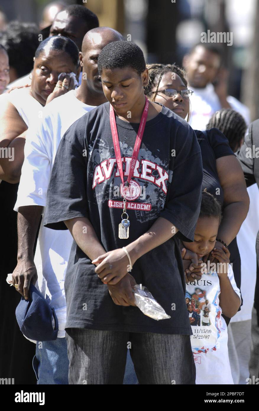 Family members of Marquis Ellis line up before entering Israel Baptist ...