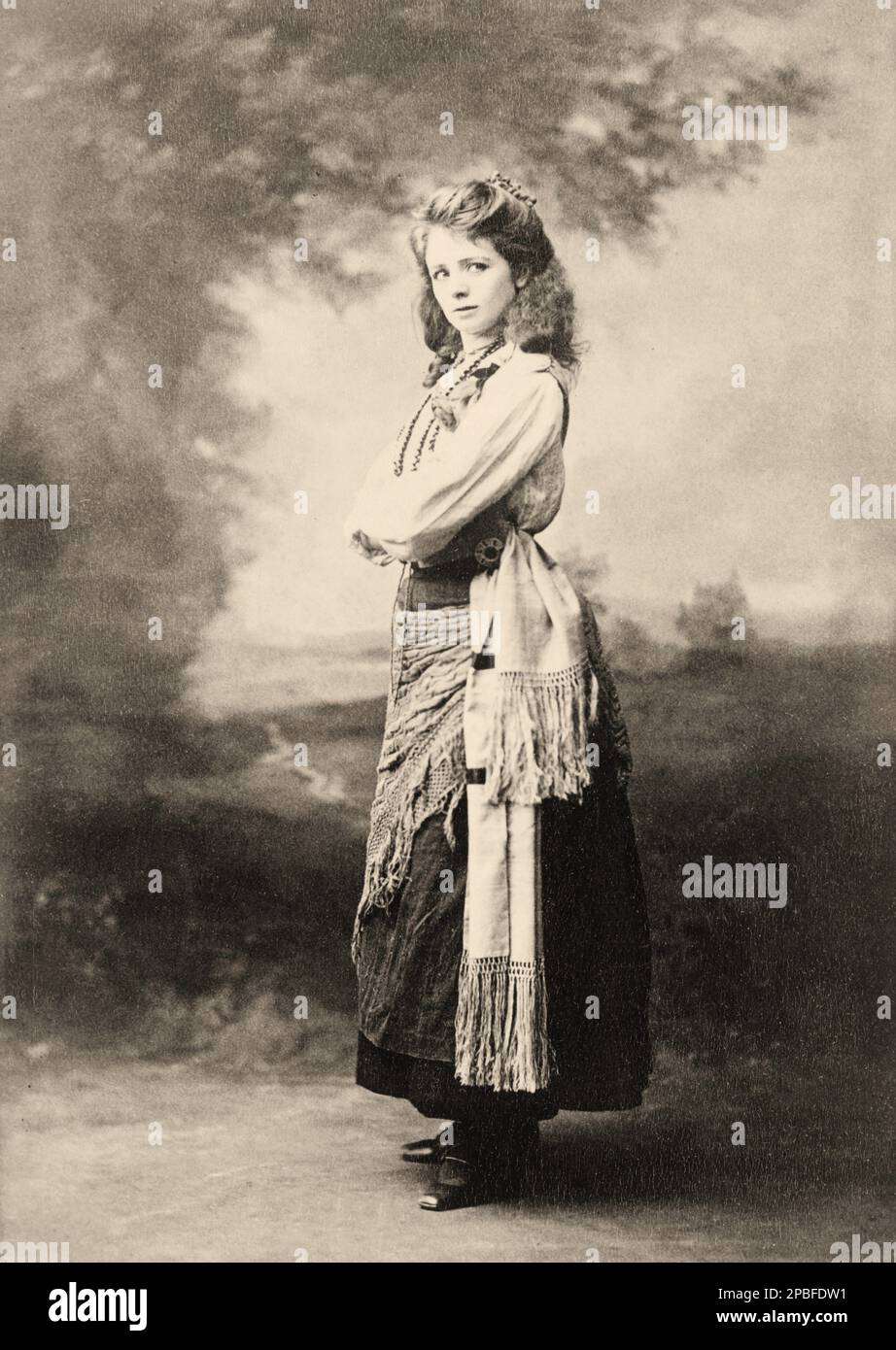 1898 ca , New York , USA : The american theatre stage actress MAUDE ADAMS ( 1972 - 1953 ). While ...
