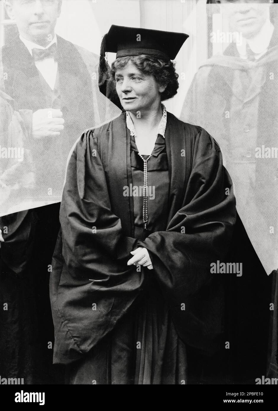 1921 , USA : The american theatre stage actress MAUDE ADAMS ( 1972 - 1953 ) receive a Laurea ...