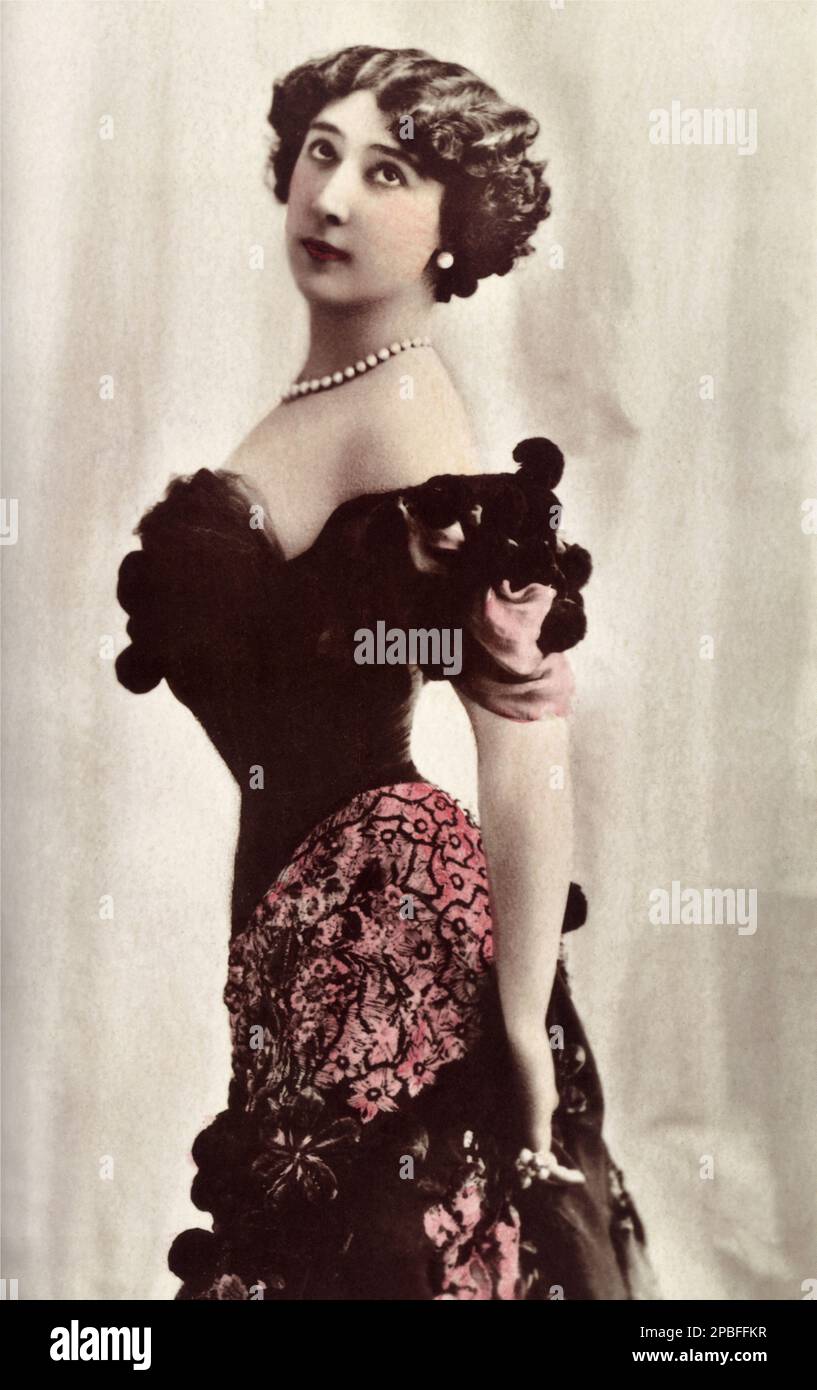 1900 ca : The celebrated Opera singer and dancer , demi-mondaine of ...