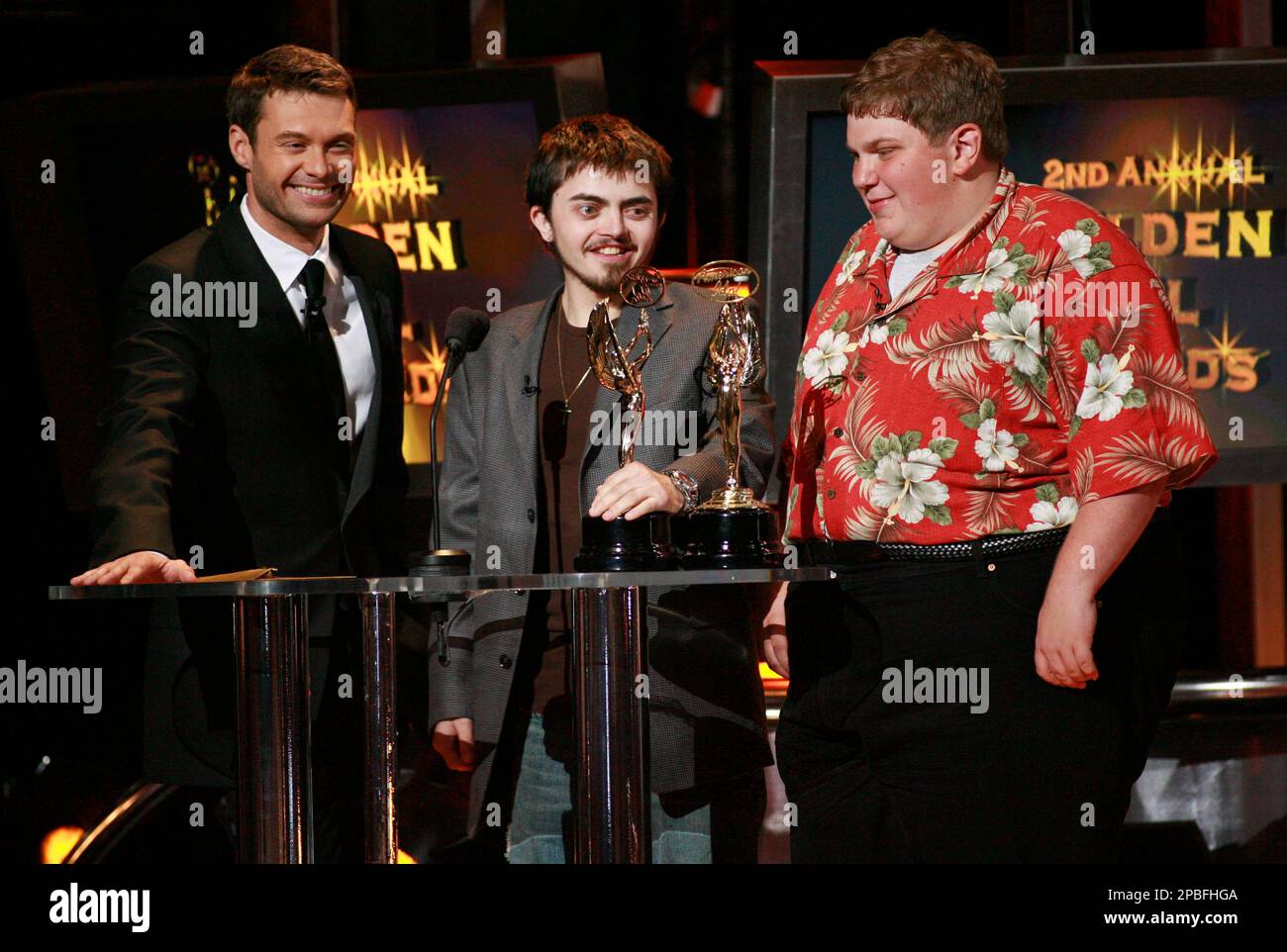 **FILE**Host Ryan Seacrest presents Kenneth Briggs, center, and ...