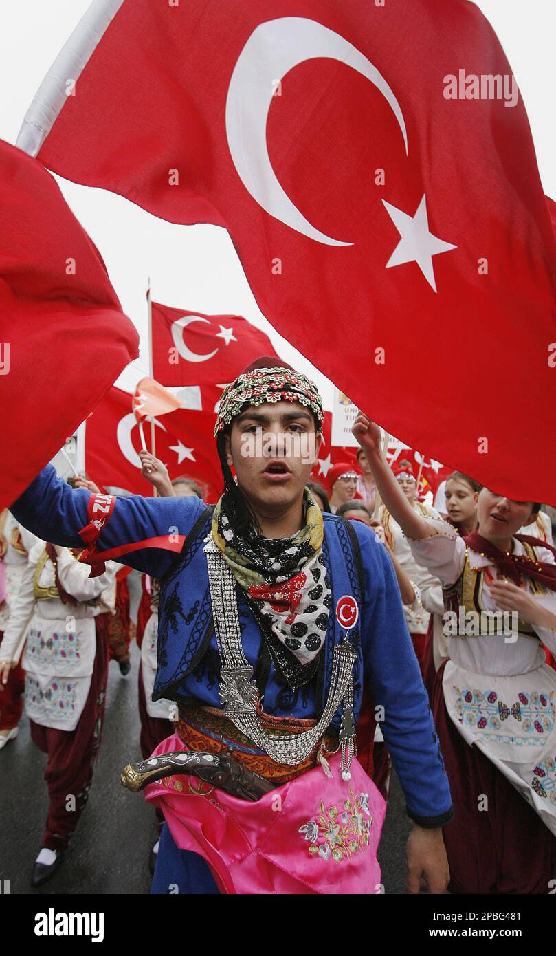 Members of the Turkish community in Romanian march wearing traditional ...
